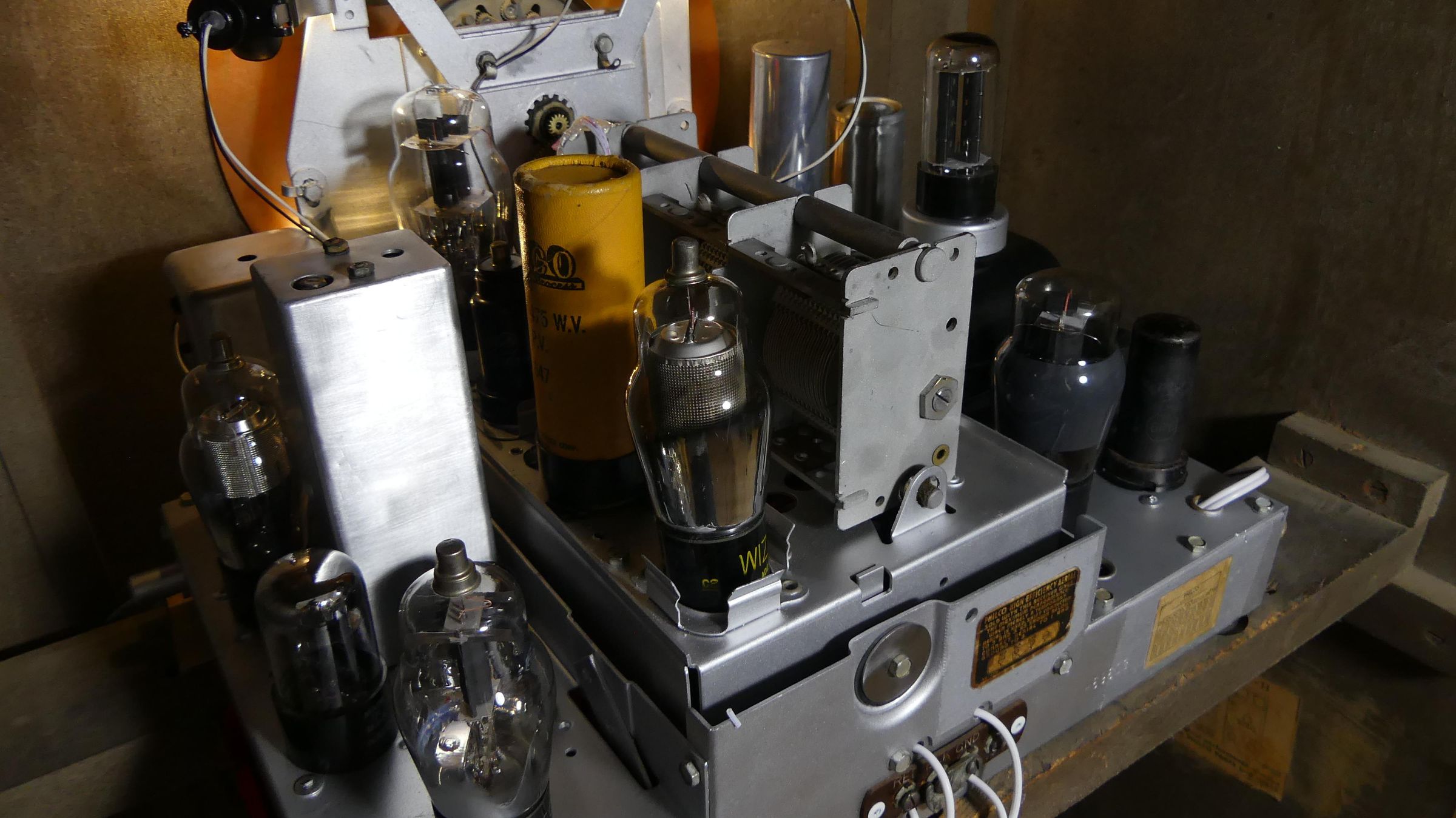 Retro Radio With a Hidden Secret! Old School Style With New School ...