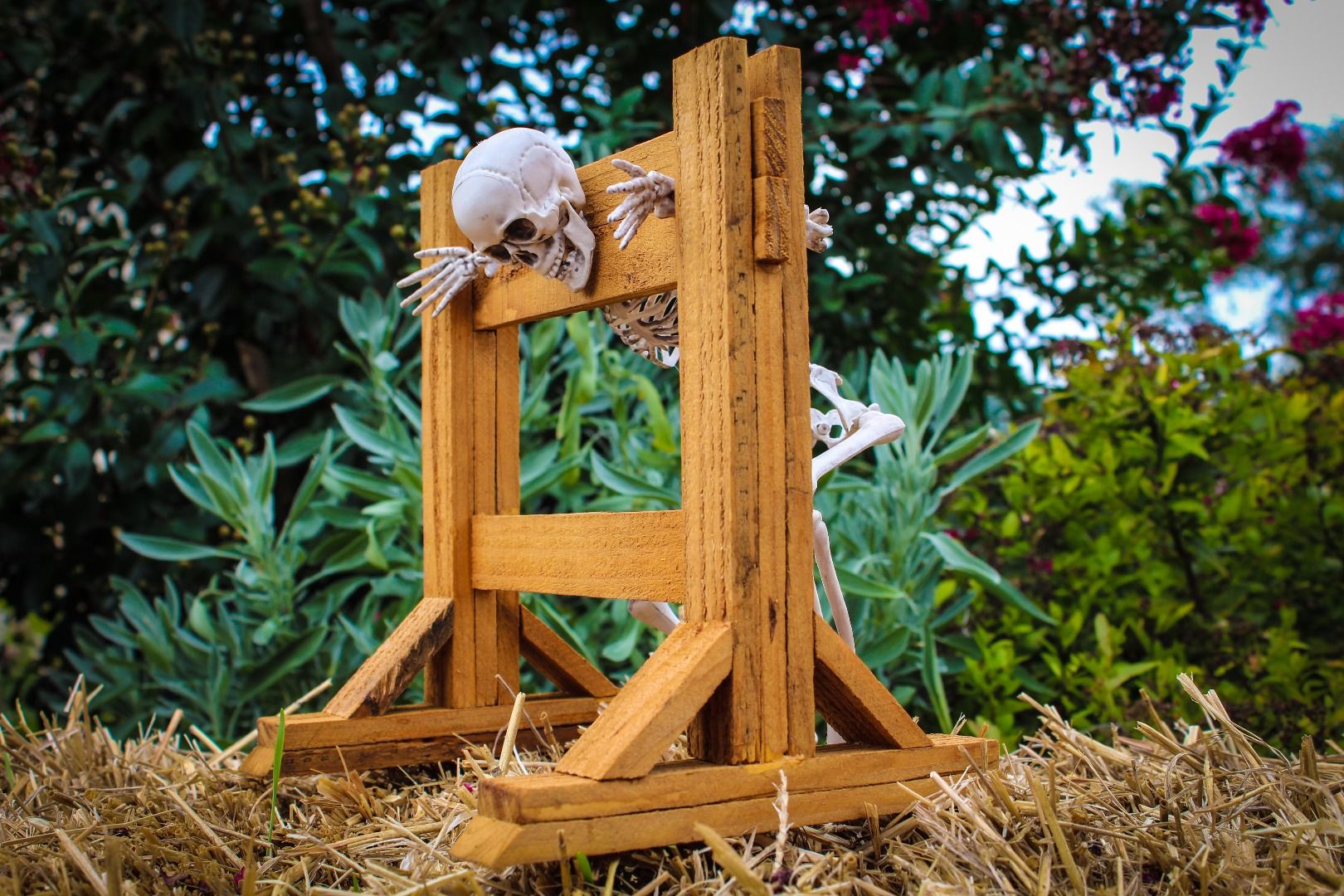 Mini Pillory (Stocks) : 20 Steps (with Pictures) - Instructables