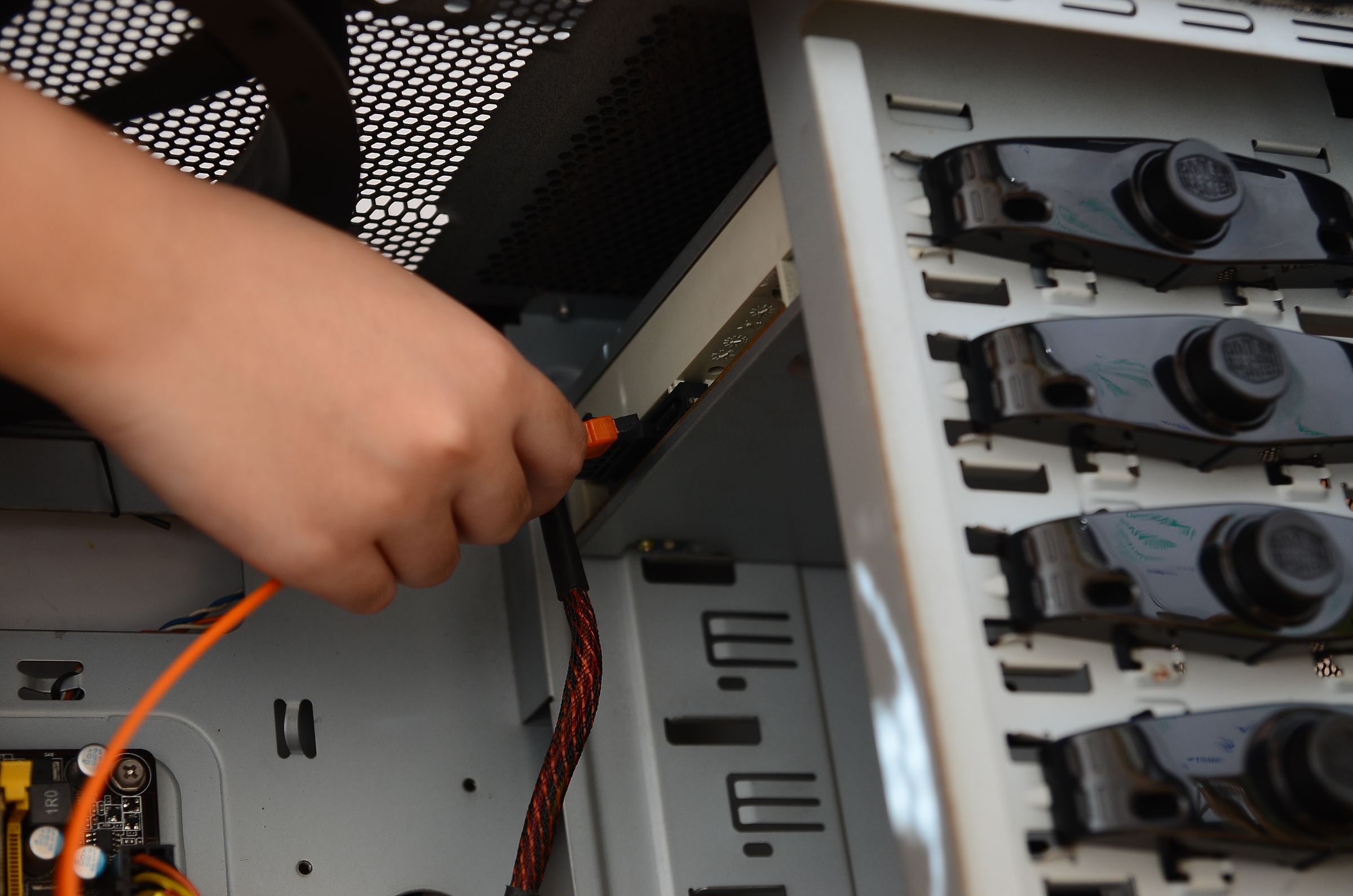 How to Install a SATA CD-ROM Drive? : 9 Steps - Instructables