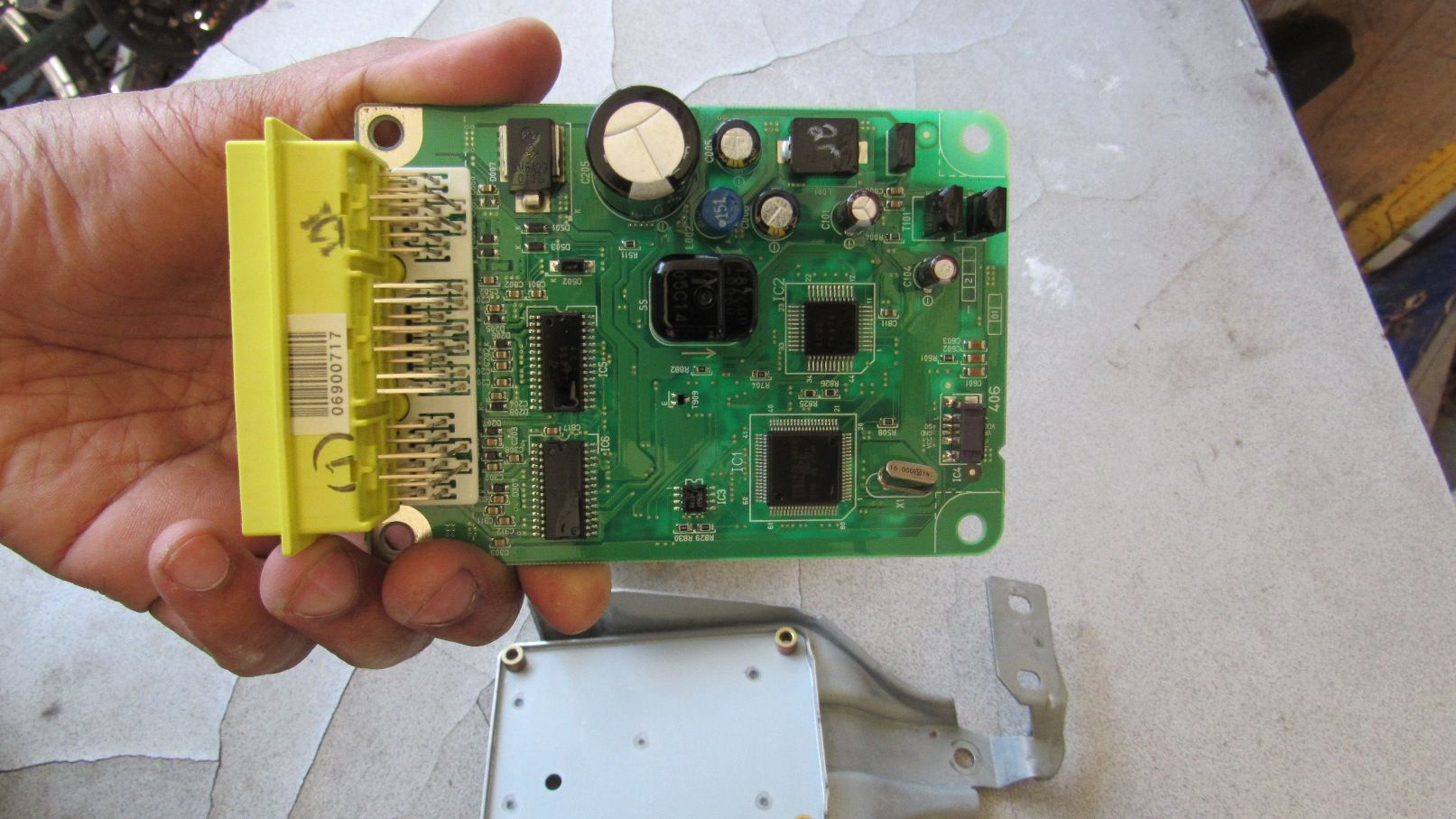 DIY: Reset Airbag Computer Crash Data : 8 Steps (with Pictures) - Instructables
