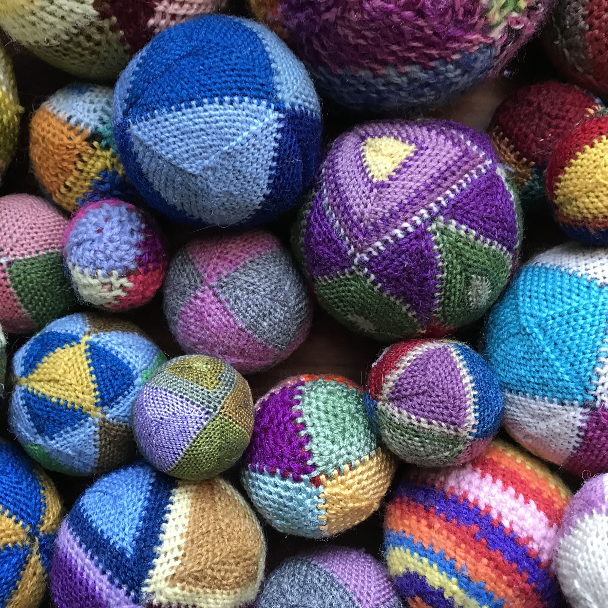 Singlade Balls From Yarn Scraps : 9 Steps (with Pictures) - Instructables