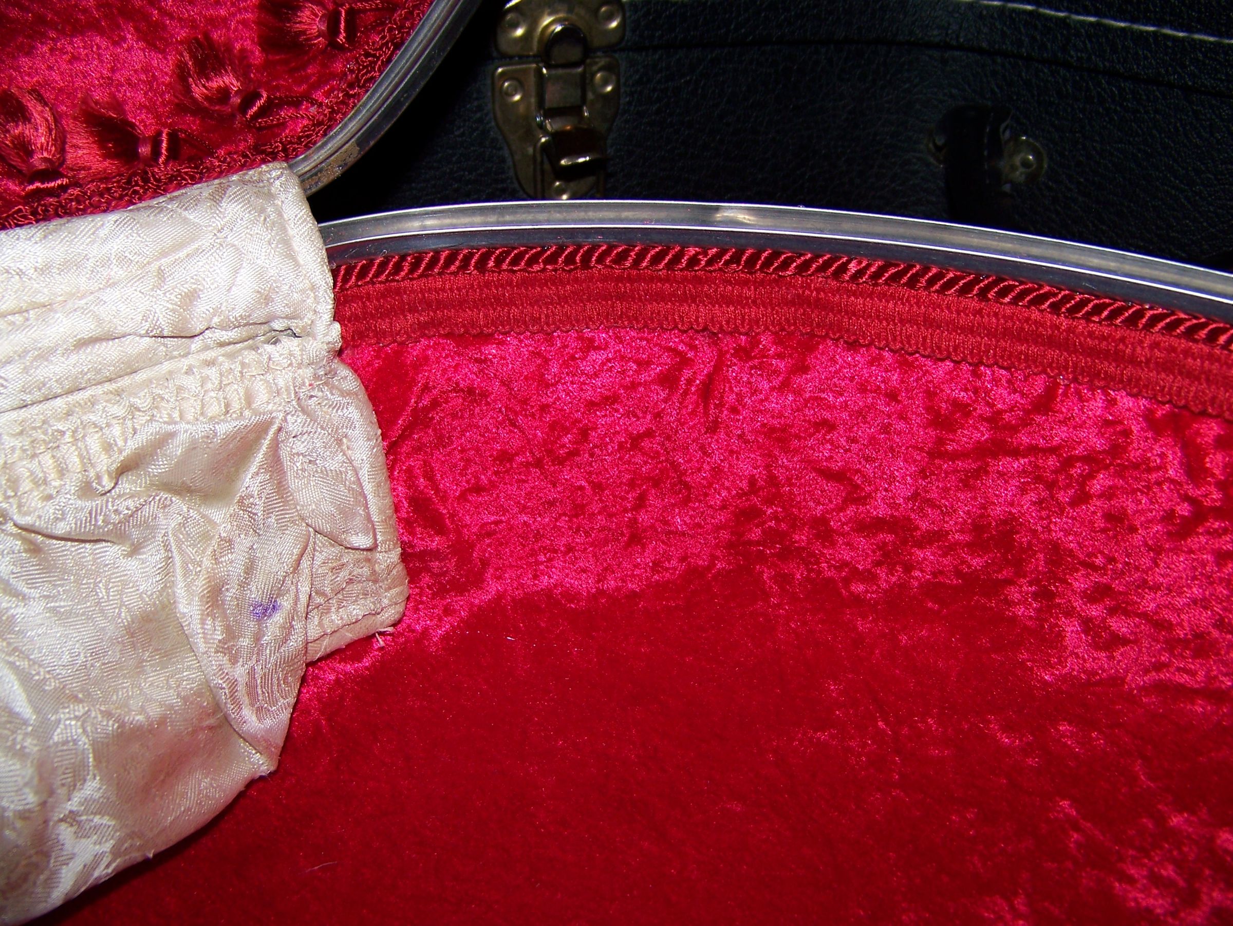 Refurbish a Vintage Suitcase : 4 Steps - Instructables