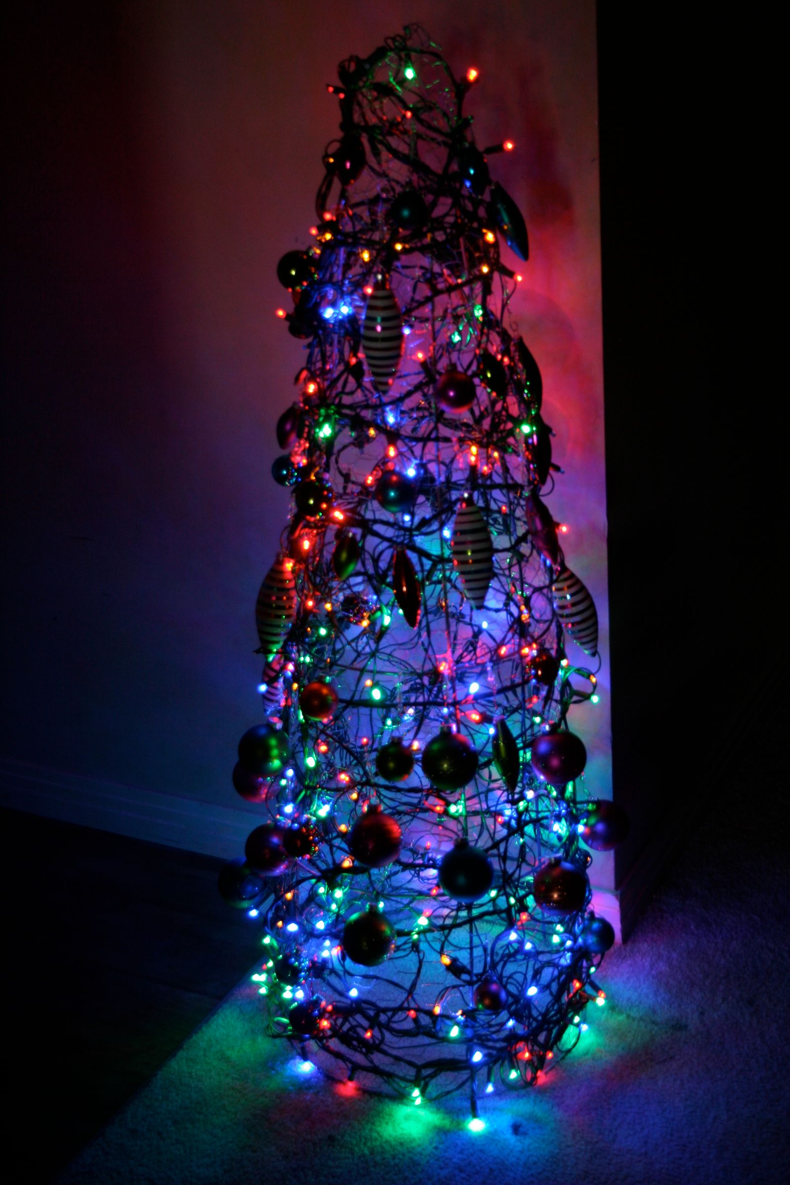 Chicken Wire Christmas Tree : 3 Steps (with Pictures) - Instructables