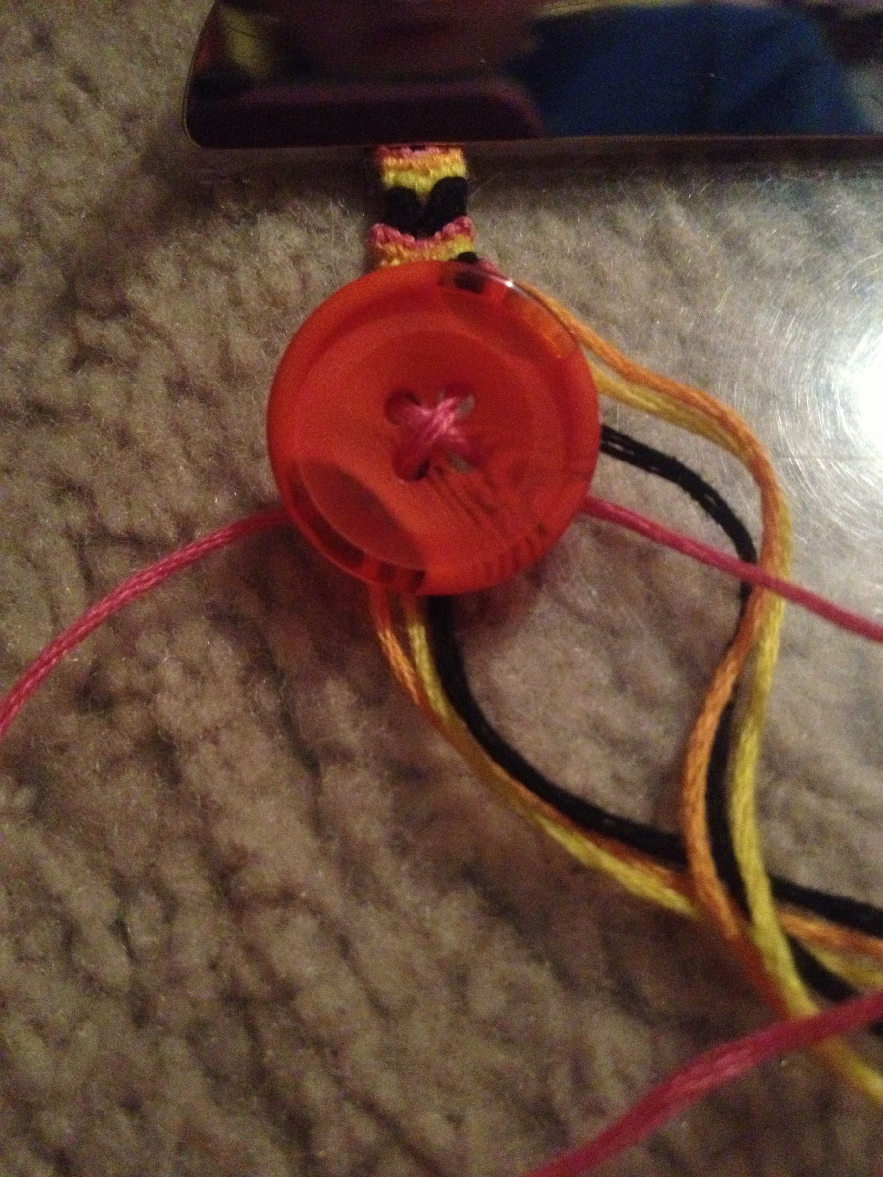 How to Add a Button to a Friendship Bracelet : 7 Steps - Instructables