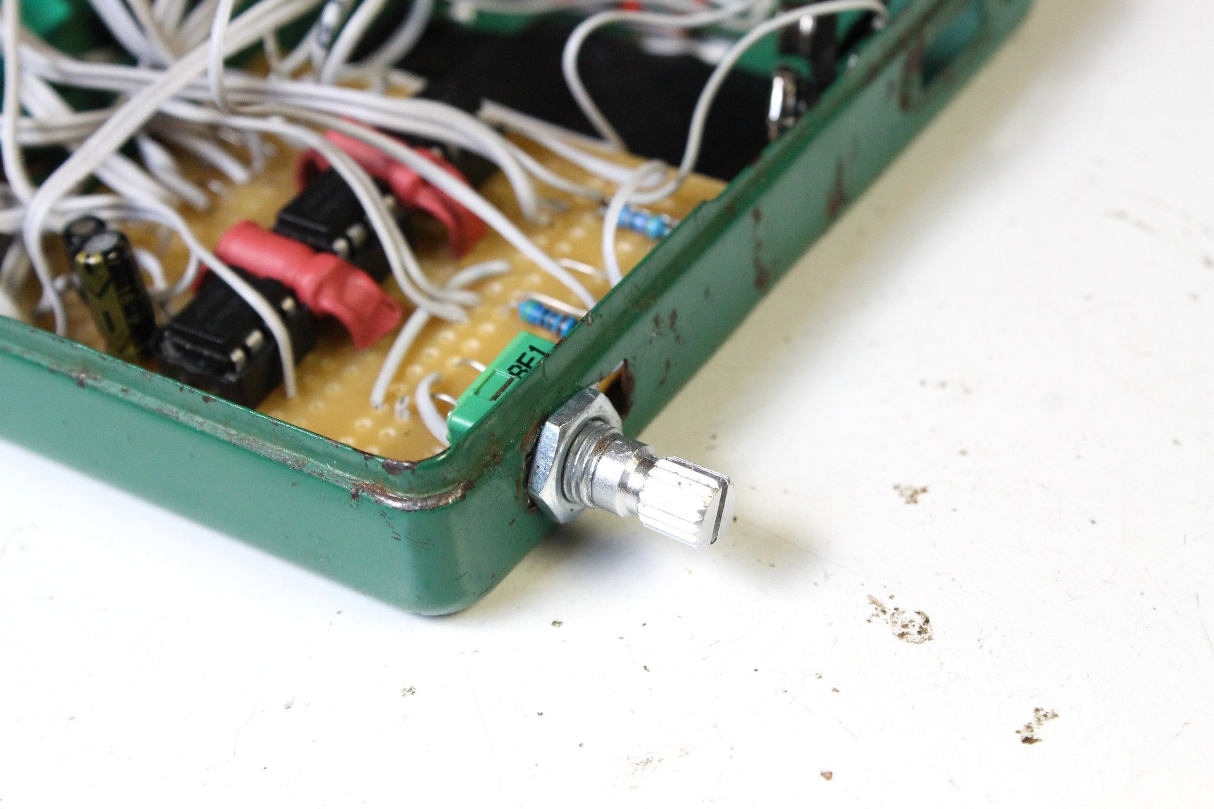 Fizzle Loop Synth V3 (555 Timer) : 11 Steps (with Pictures) - Instructables