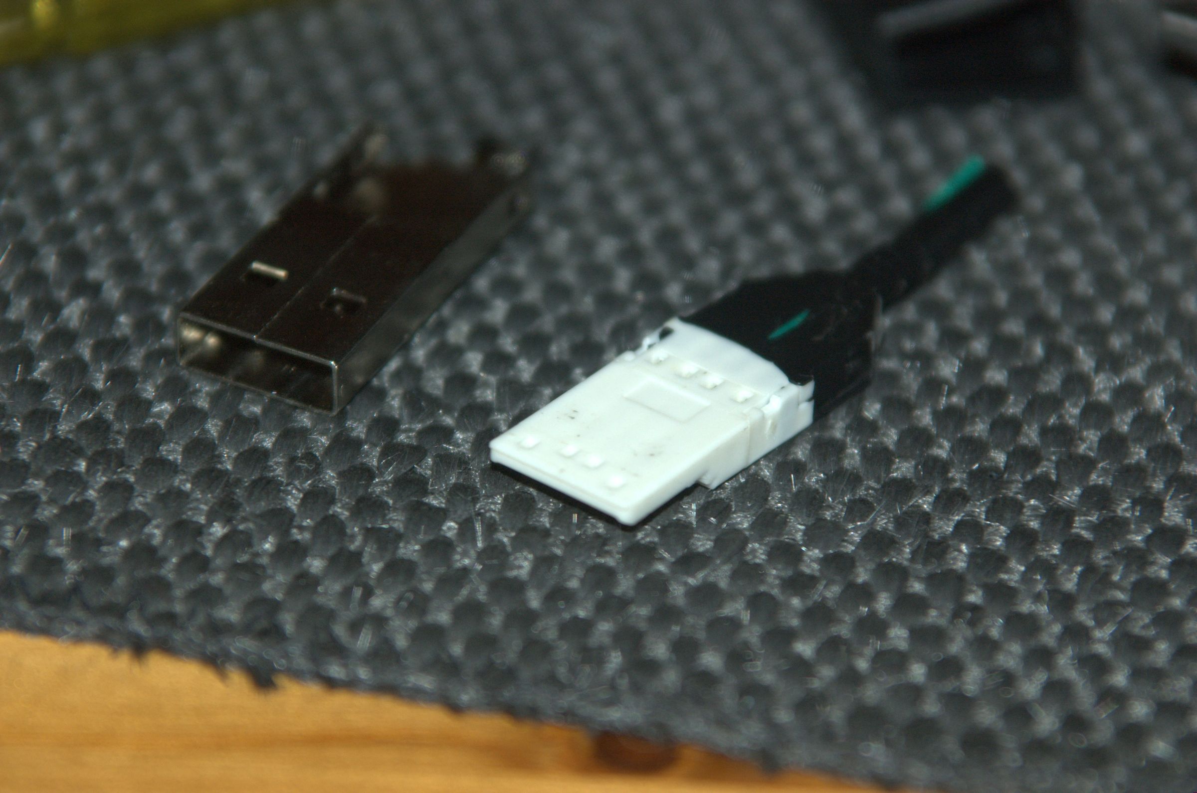 How to Repair a Moulded USB Plug : 4 Steps - Instructables
