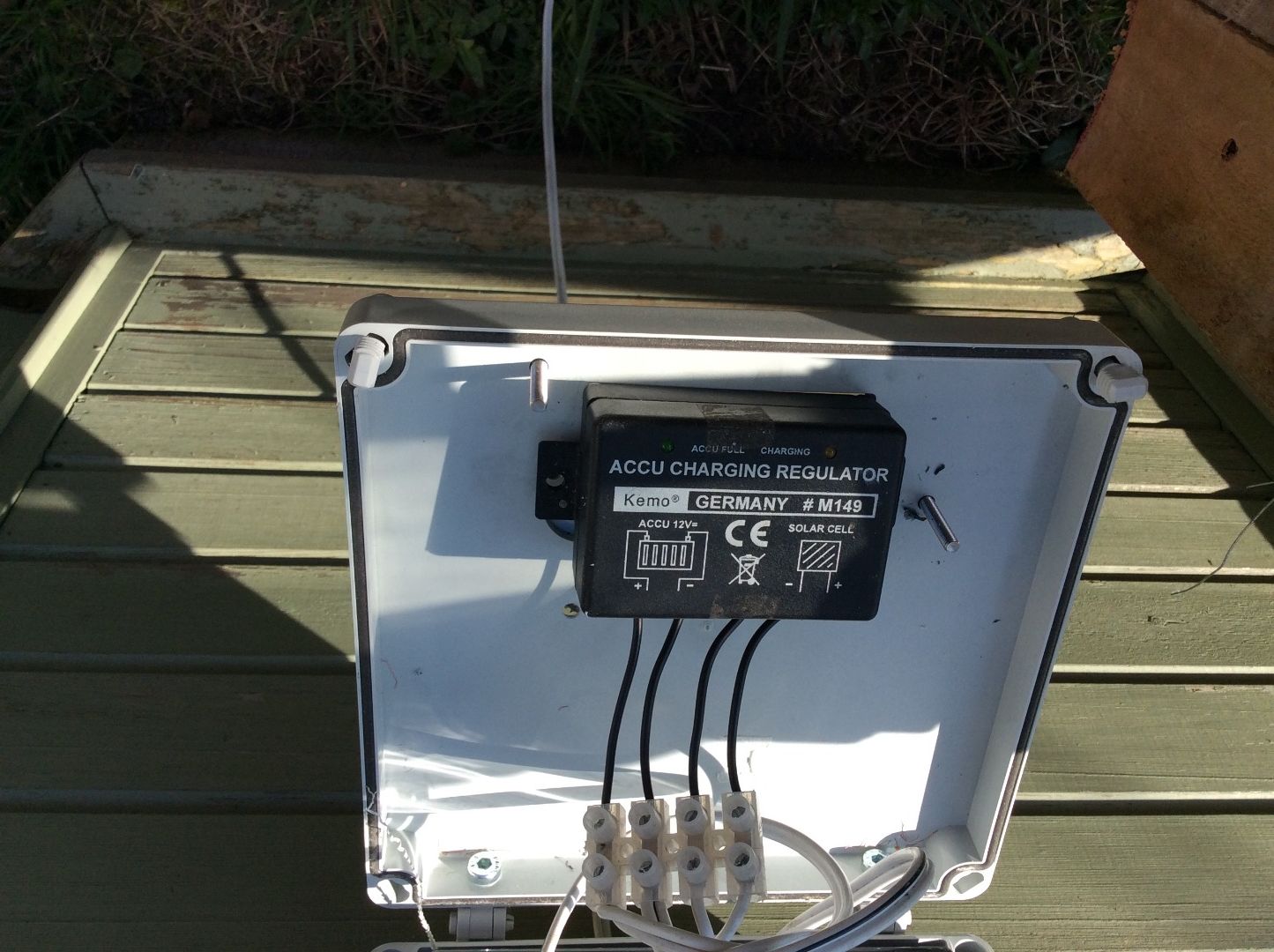 Raised Bed Electric Slug Fence : 3 Steps (with Pictures) - Instructables