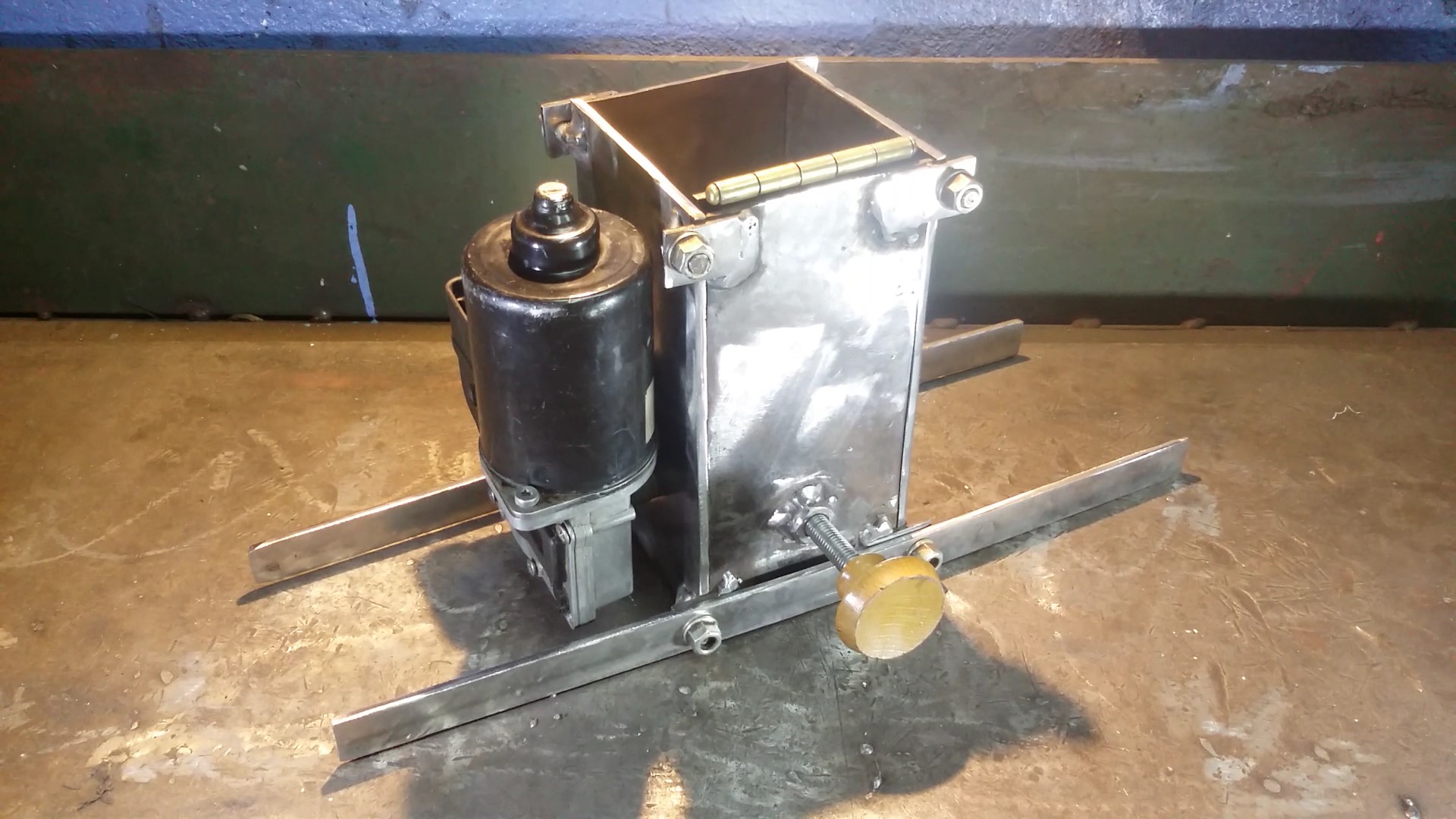 Electric Nutcracker 12V DC Machine : 4 Steps - Instructables