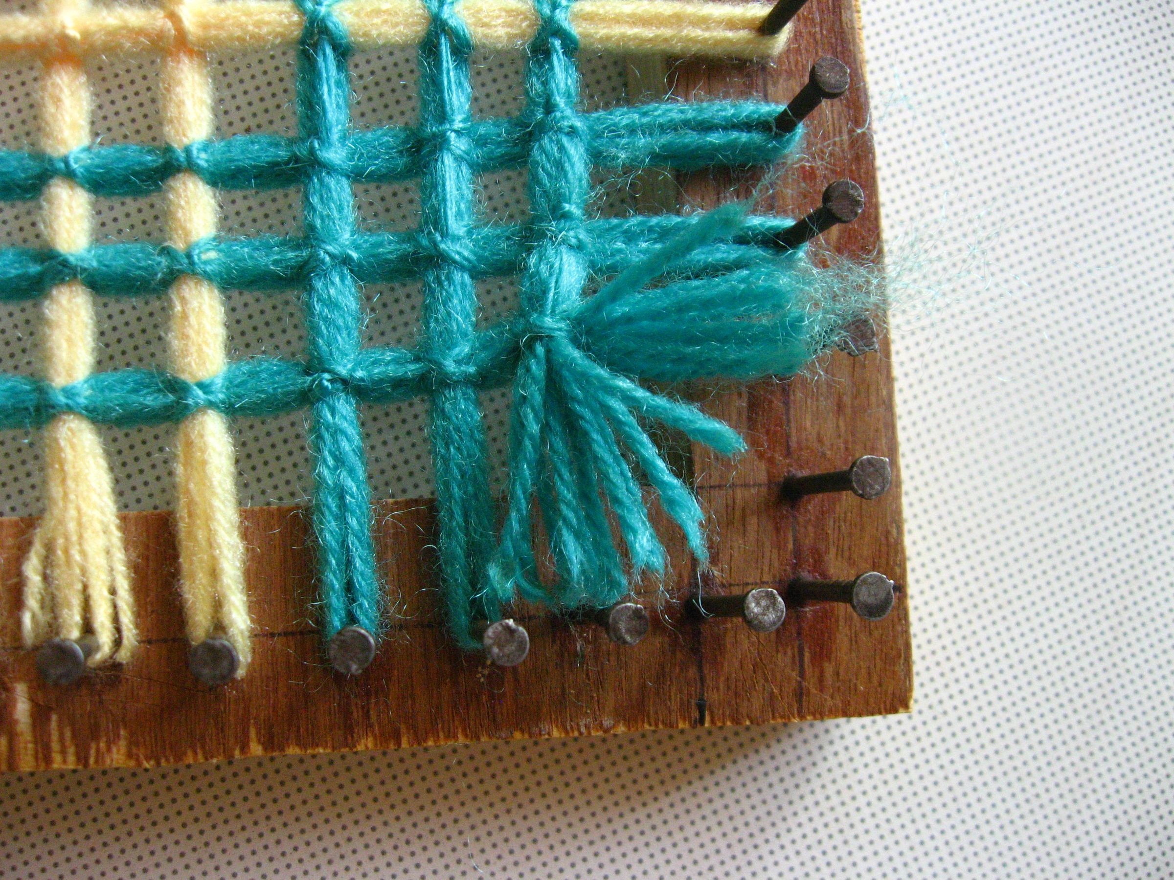 How to Weave a Criss-Cross Table Mat With Home-made Loom : 12 Steps ...