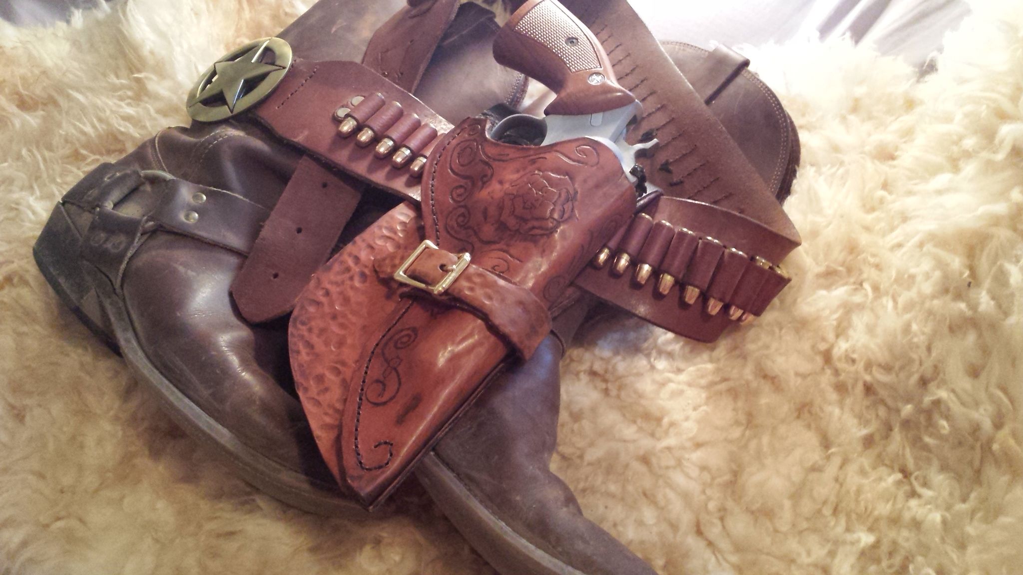 Cowboy / Western Style Leather Holster : 9 Steps (with Pictures ...