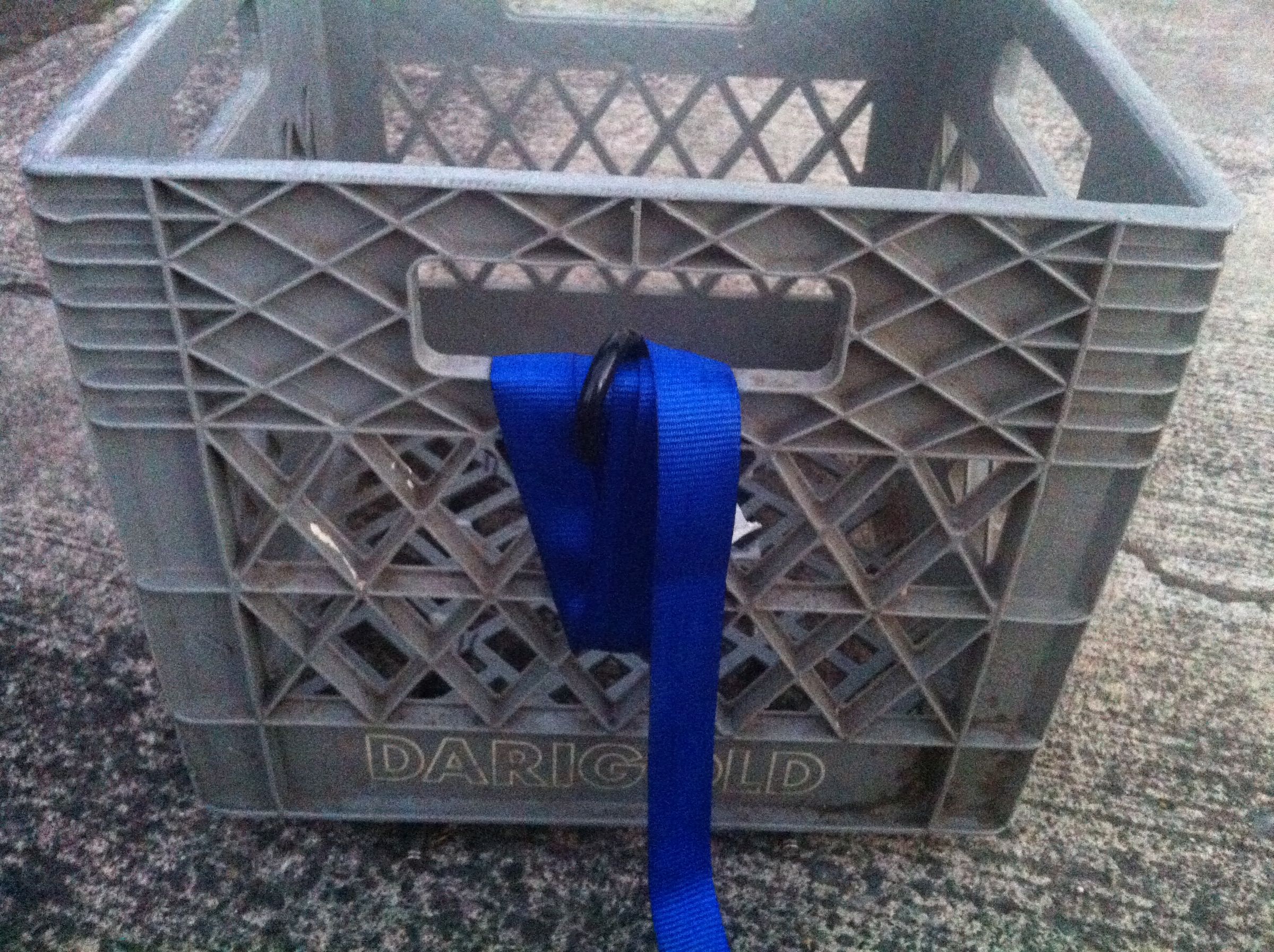 Easy Removable Milk Crate for a Bike : 4 Steps (with Pictures ...