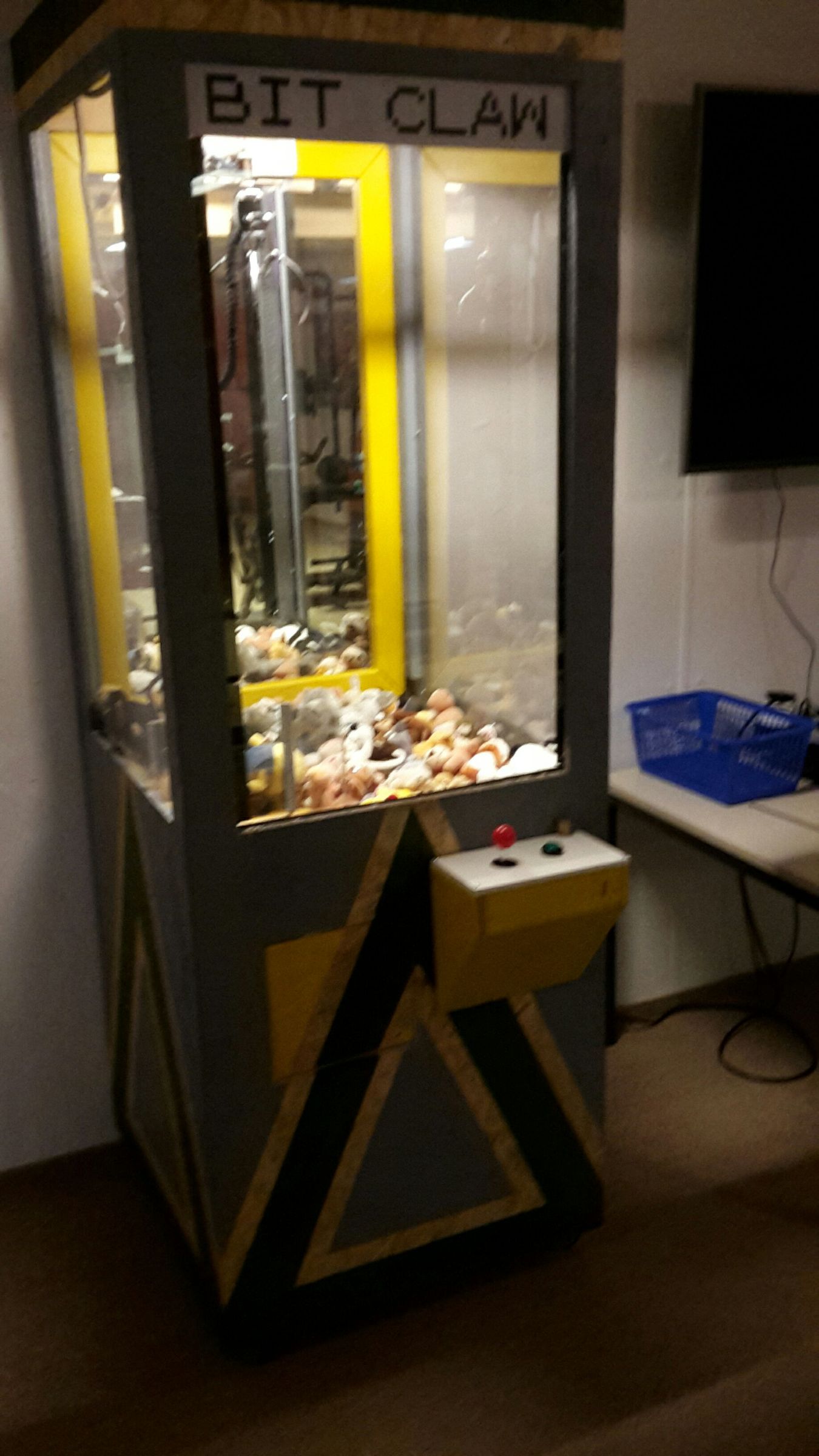 HOMEMADE CLAW MACHINE : 7 Steps (with Pictures) - Instructables