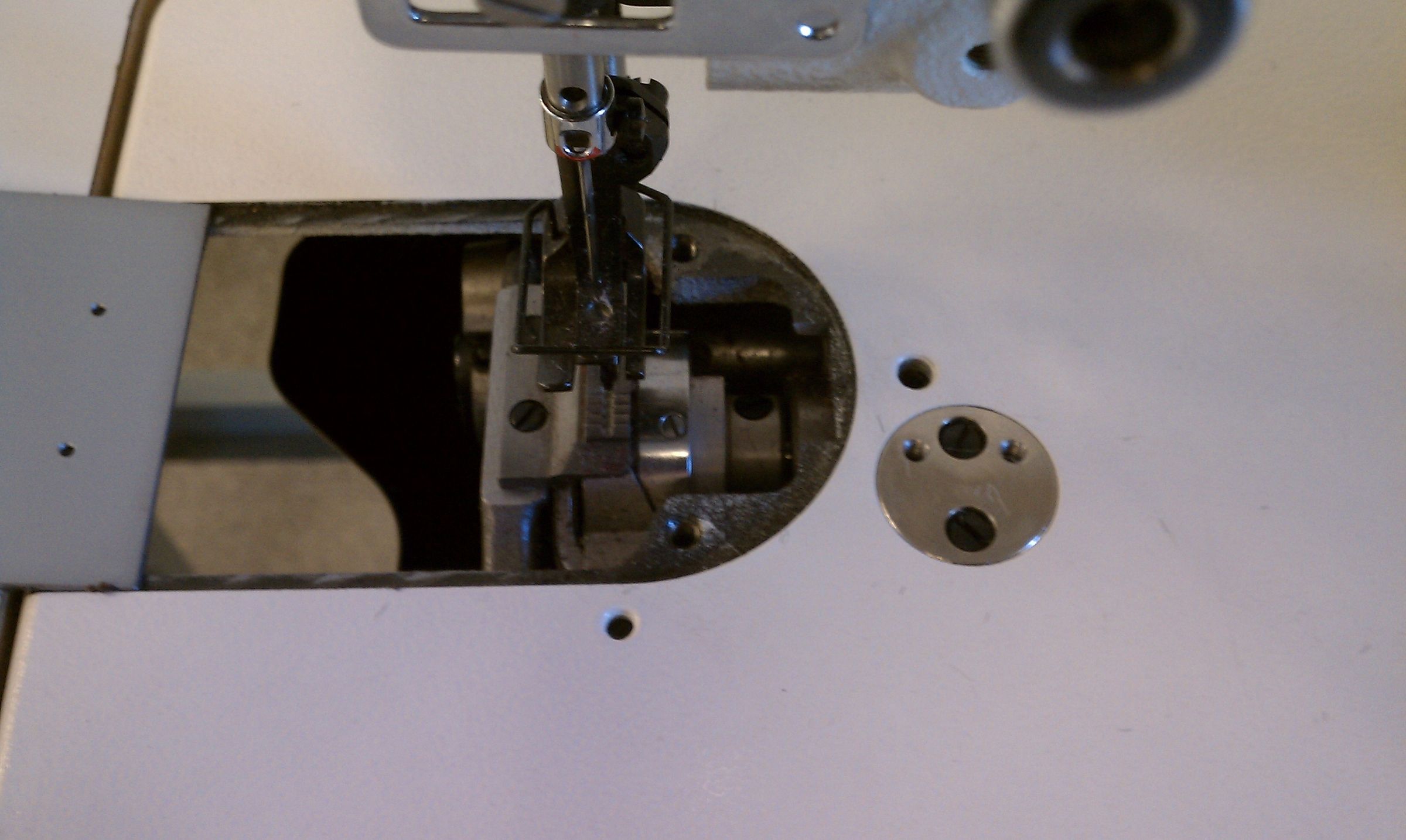 Re-engage the Safety Clutch on Walking Foot Sewing Machine : 4 Steps ...