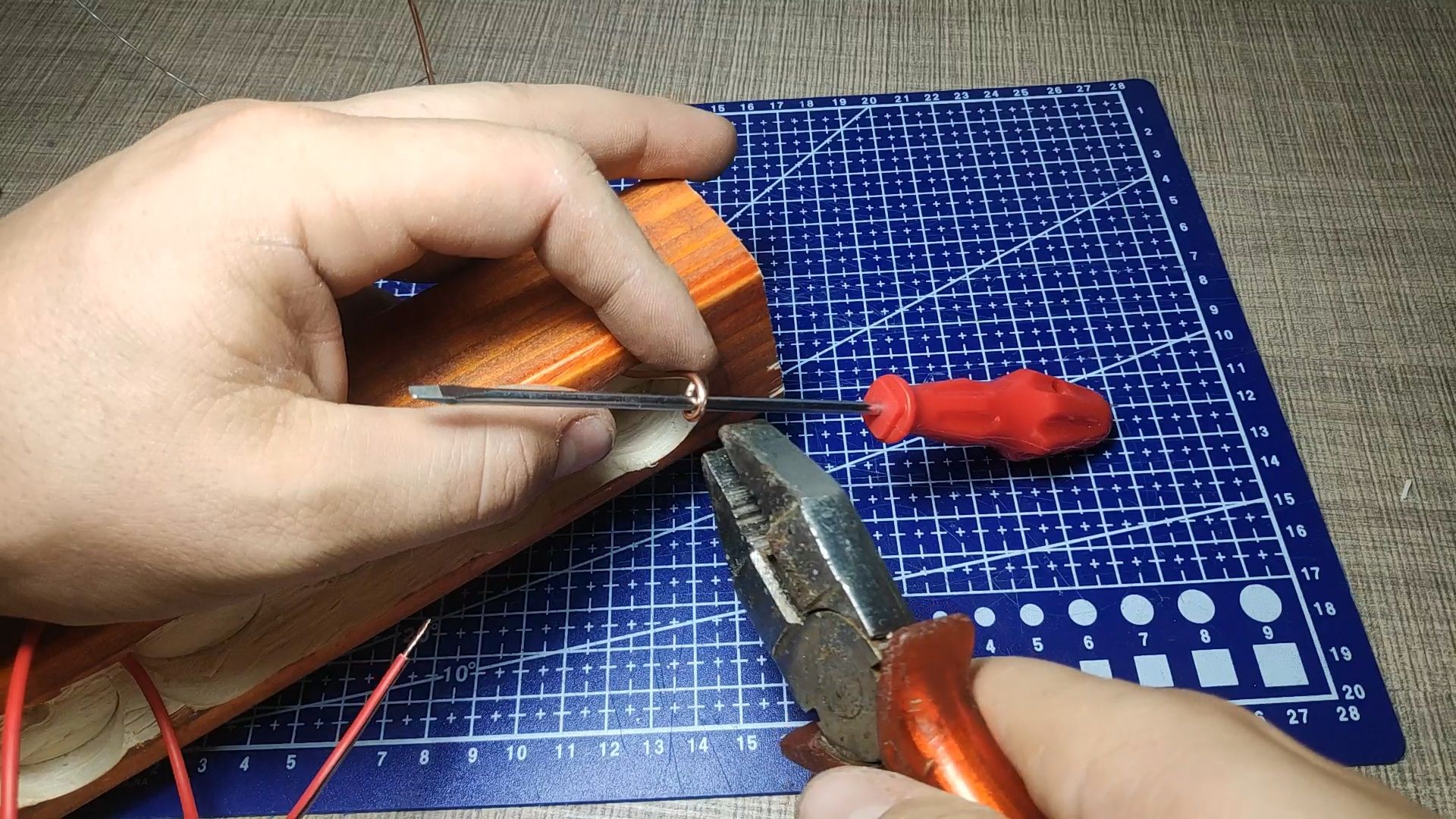 Wire Loop Buzzer Game : 5 Steps (with Pictures) - Instructables