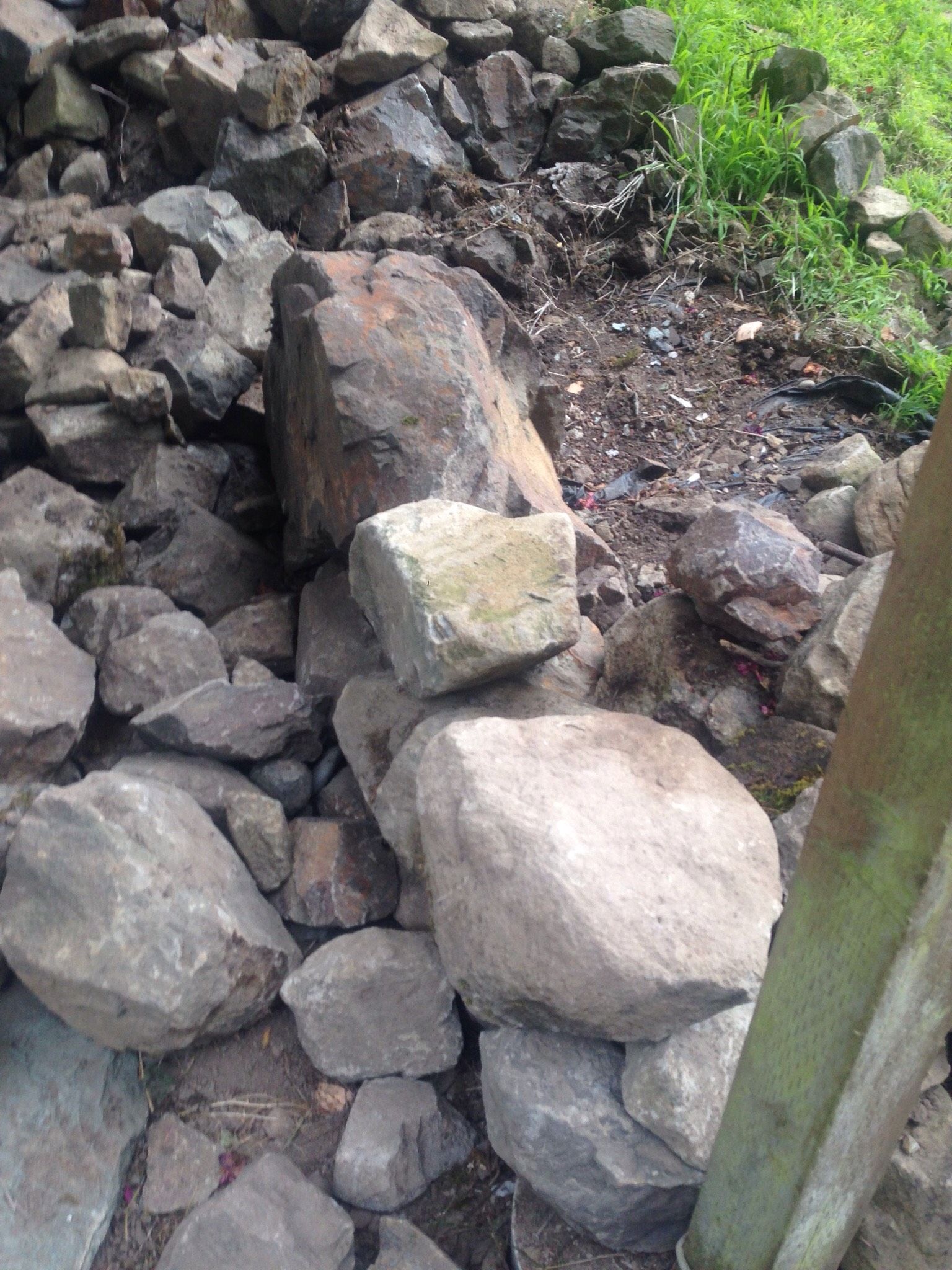 How to Build a Natural Dry Stacked Stone Free Standing or Retaining ...