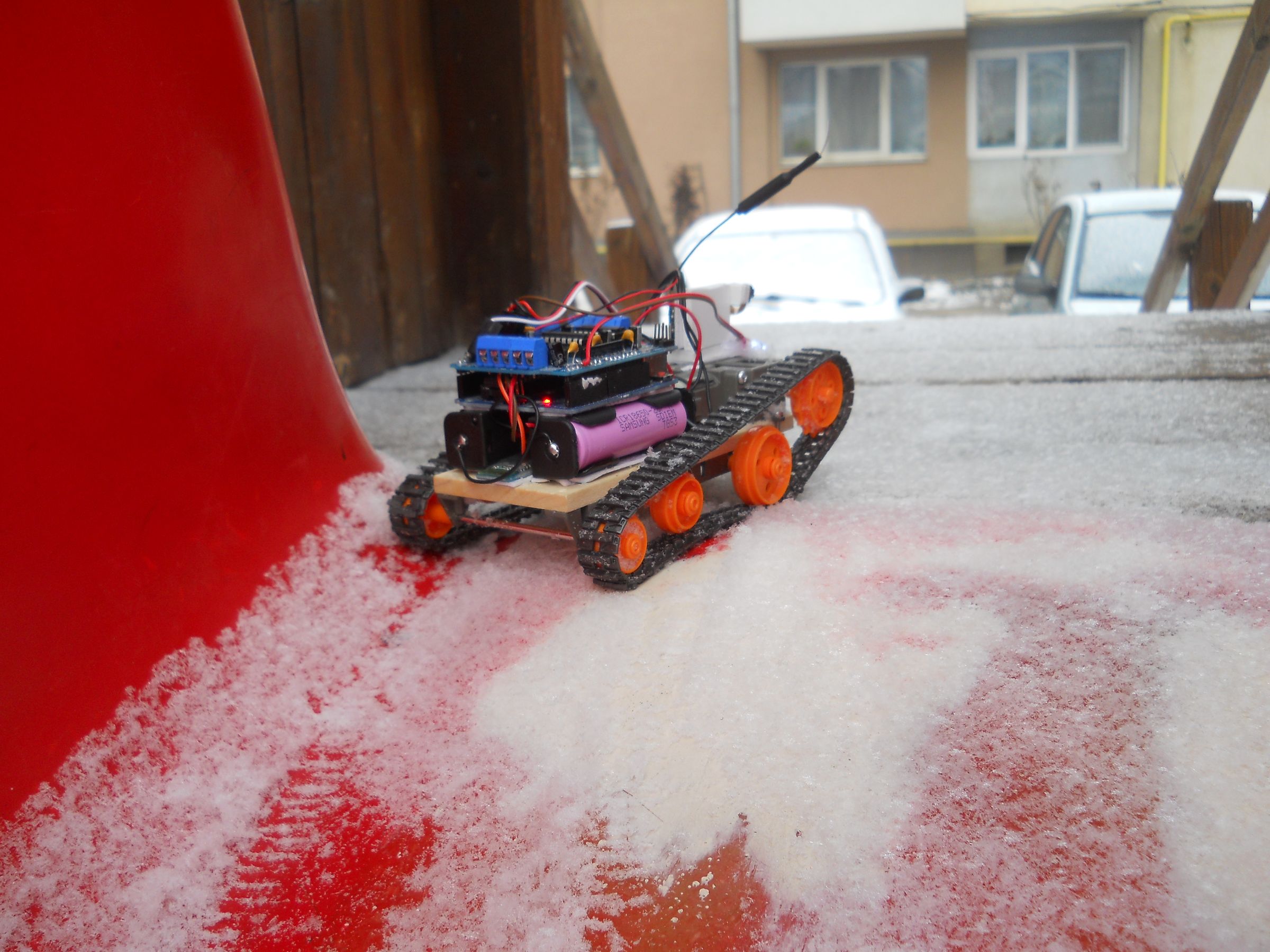 FPV Virtual Reality Arduino Controlled Tracked Robot : 17 Steps (with ...