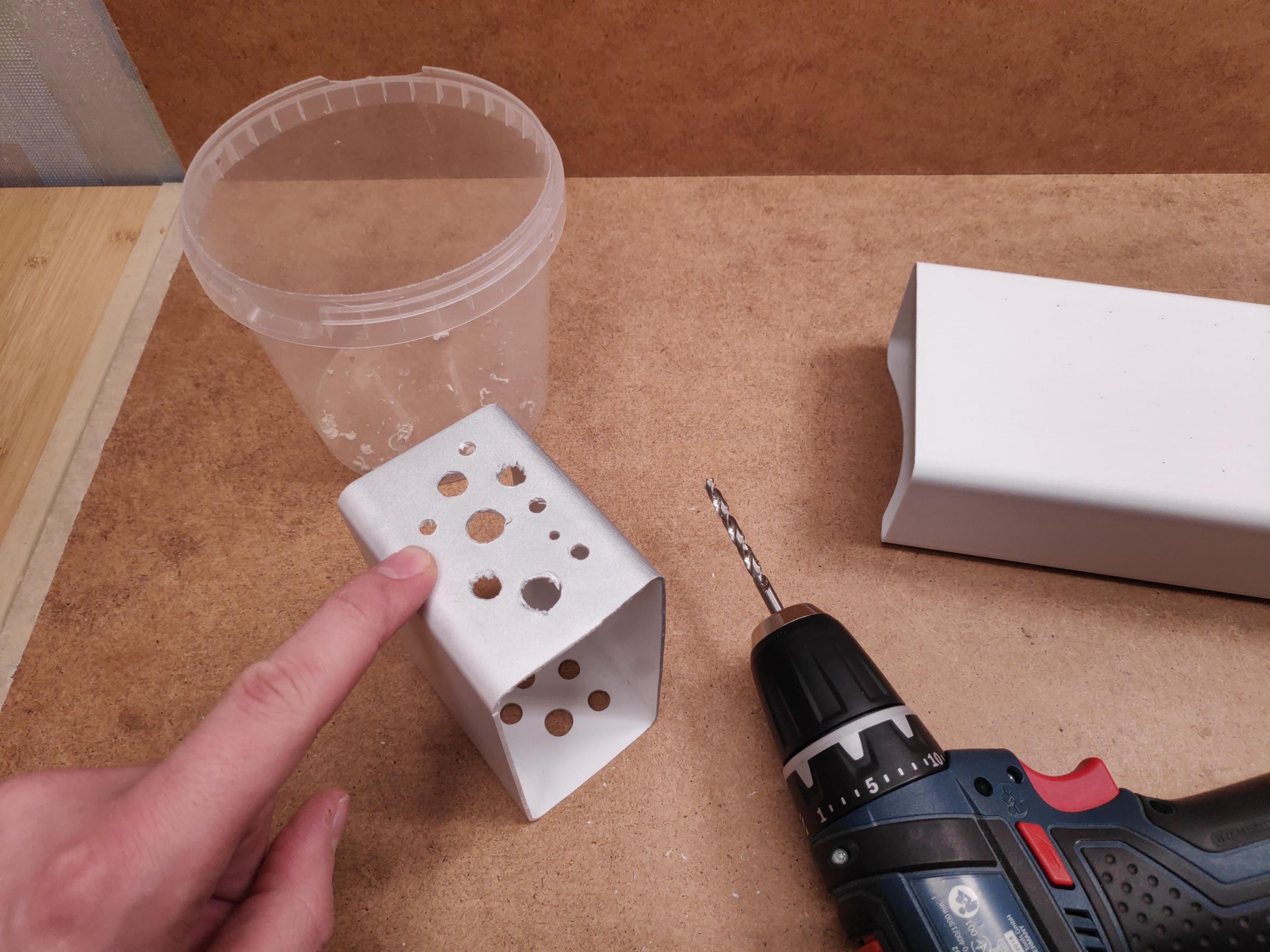 Modern Brushed-Aluminum-Look Tower Lamp (Basic Tools) : 12 Steps (with ...