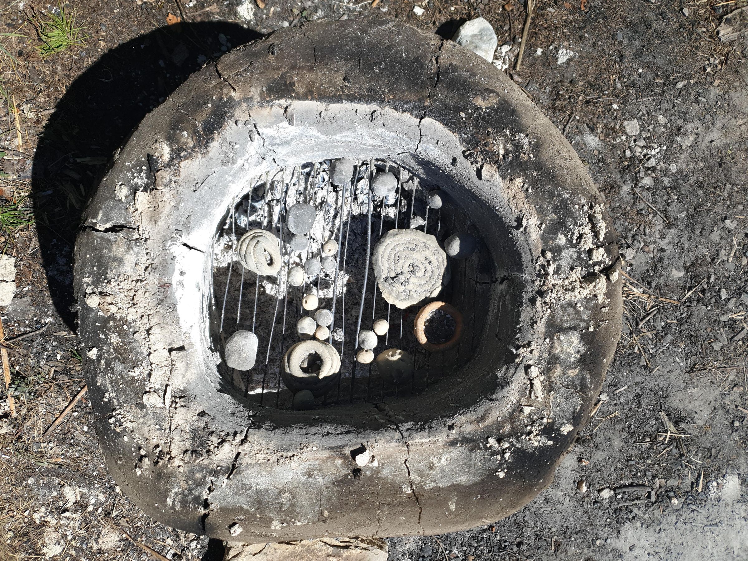 Primitive Pottery Wood Firing Updraft Kiln : 7 Steps (with Pictures ...