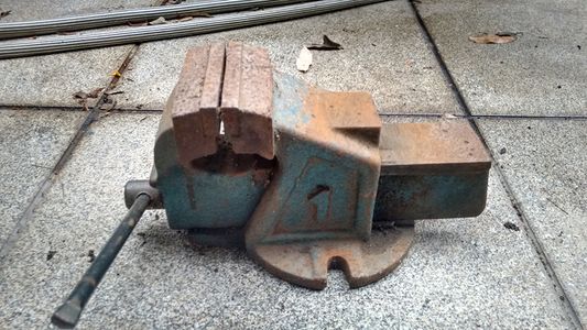 Restoring an Old Vise! : 6 Steps (with Pictures) - Instructables