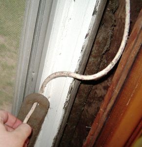 How to Repair the Weight and Rope Mechanism in Old Fashioned Wood ...