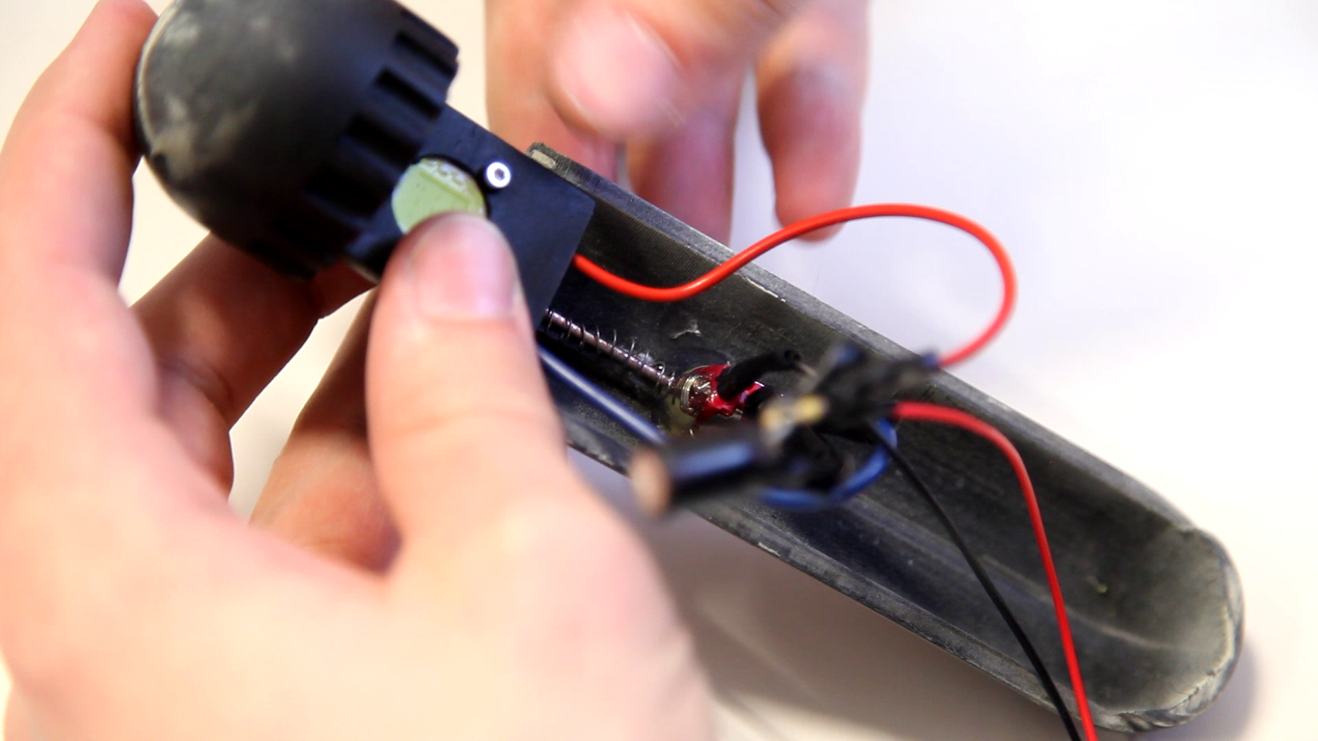 "Worlds Simplest" Neuralizer-build (Men in Black Memory Eraser) : 10 ...