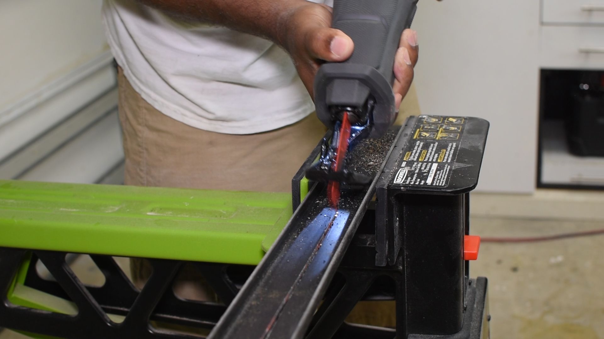 How to Make a Circular Saw Crosscut Jig and Router Guide 2 in 1 : 9 ...