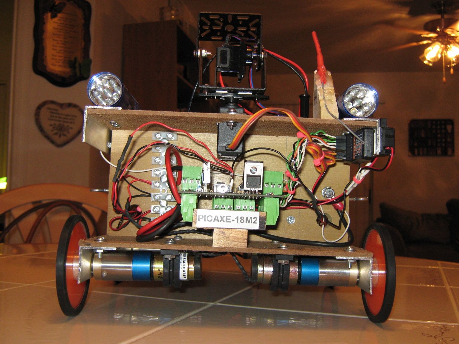 Robot 1: "Little Jimmy" Based on PICAXE-18M2 : 11 Steps - Instructables