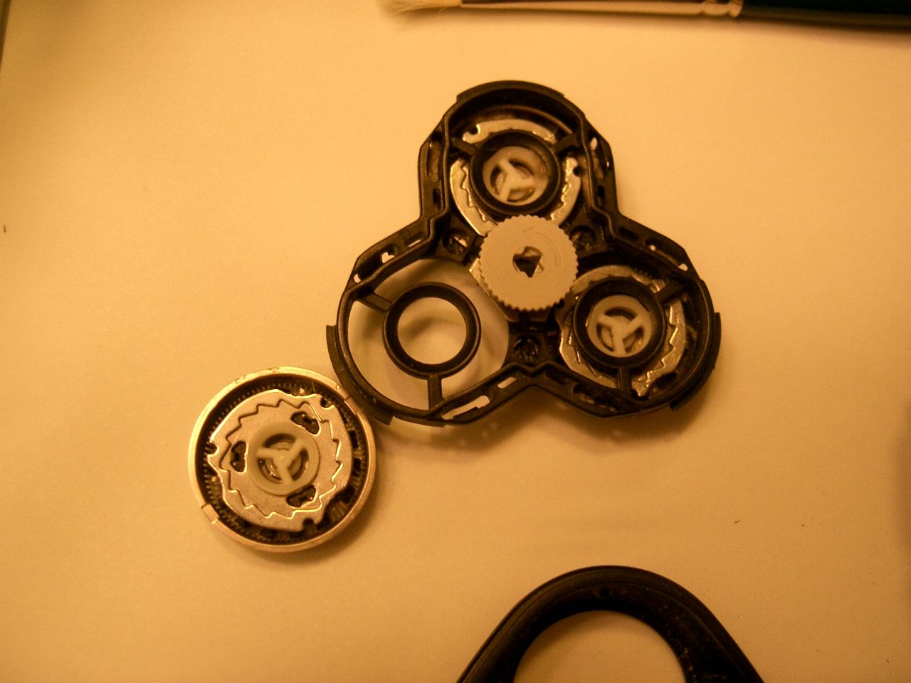 How to Sharpen a Norelco Electric Shaver : 6 Steps - Instructables