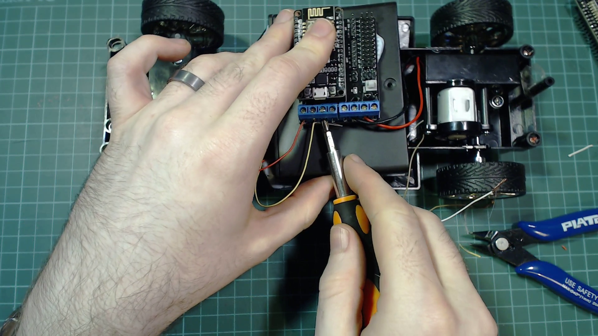 Simple WiFi Controlled RC Car : 7 Steps (with Pictures) - Instructables