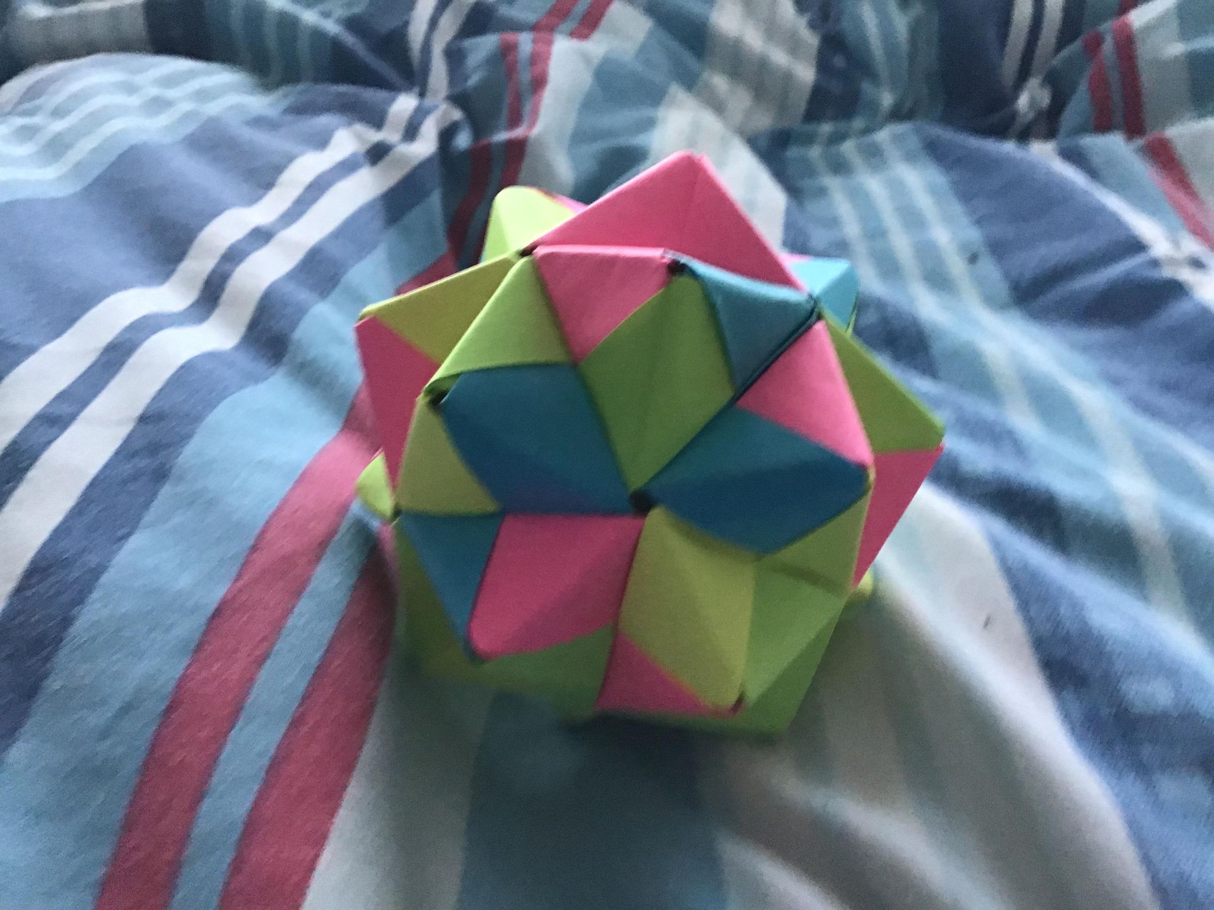 Post-It Origami Icosahedron : 11 Steps - Instructables