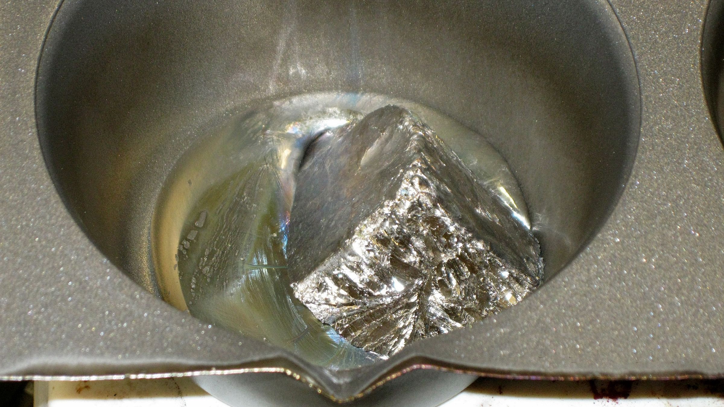 How to Make Bismuth Crystals : 3 Steps (with Pictures) - Instructables