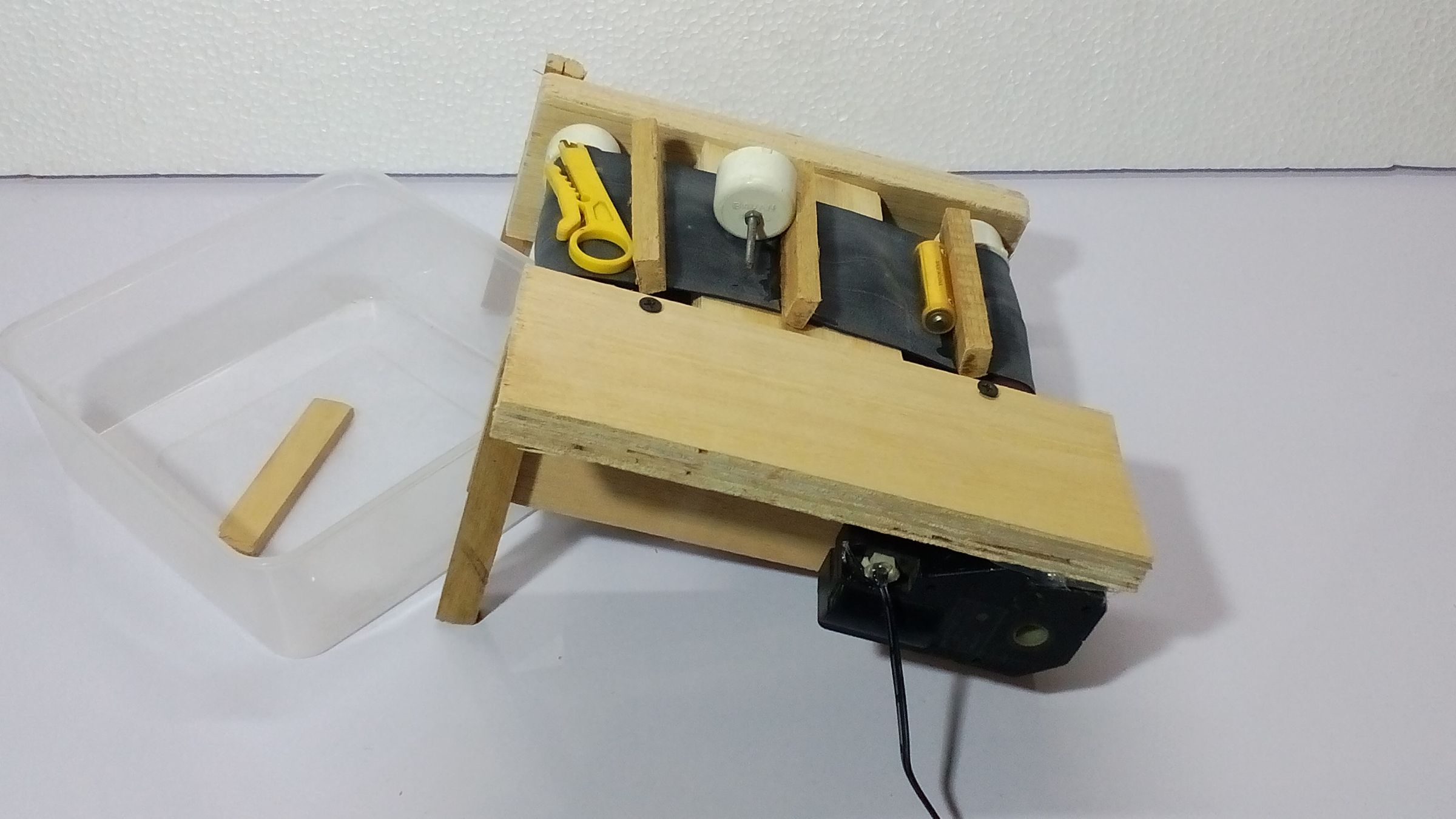 How to Make Mini Conveyor : 4 Steps (with Pictures) - Instructables