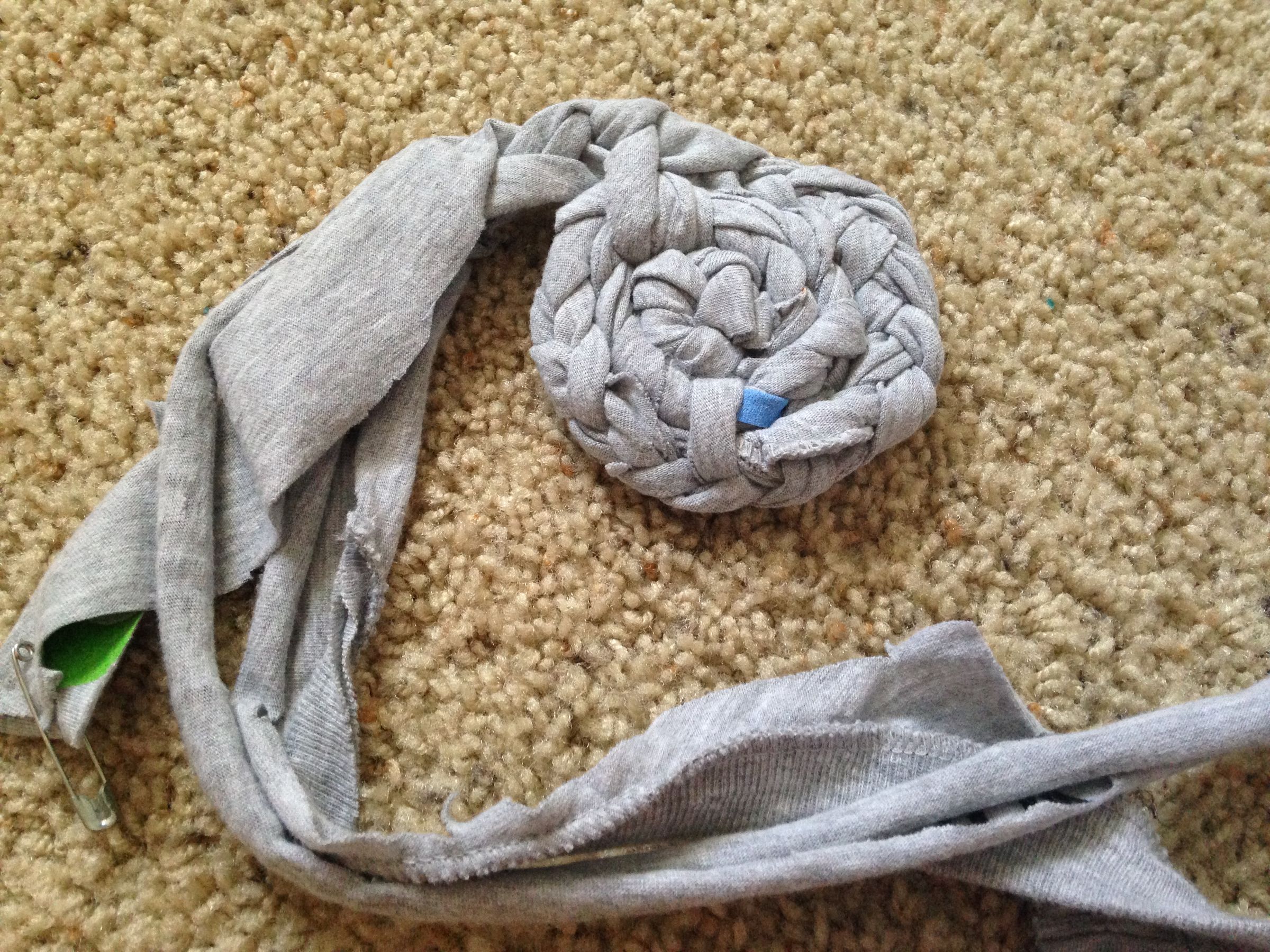 Braided T-shirt Rug : 5 Steps (with Pictures) - Instructables