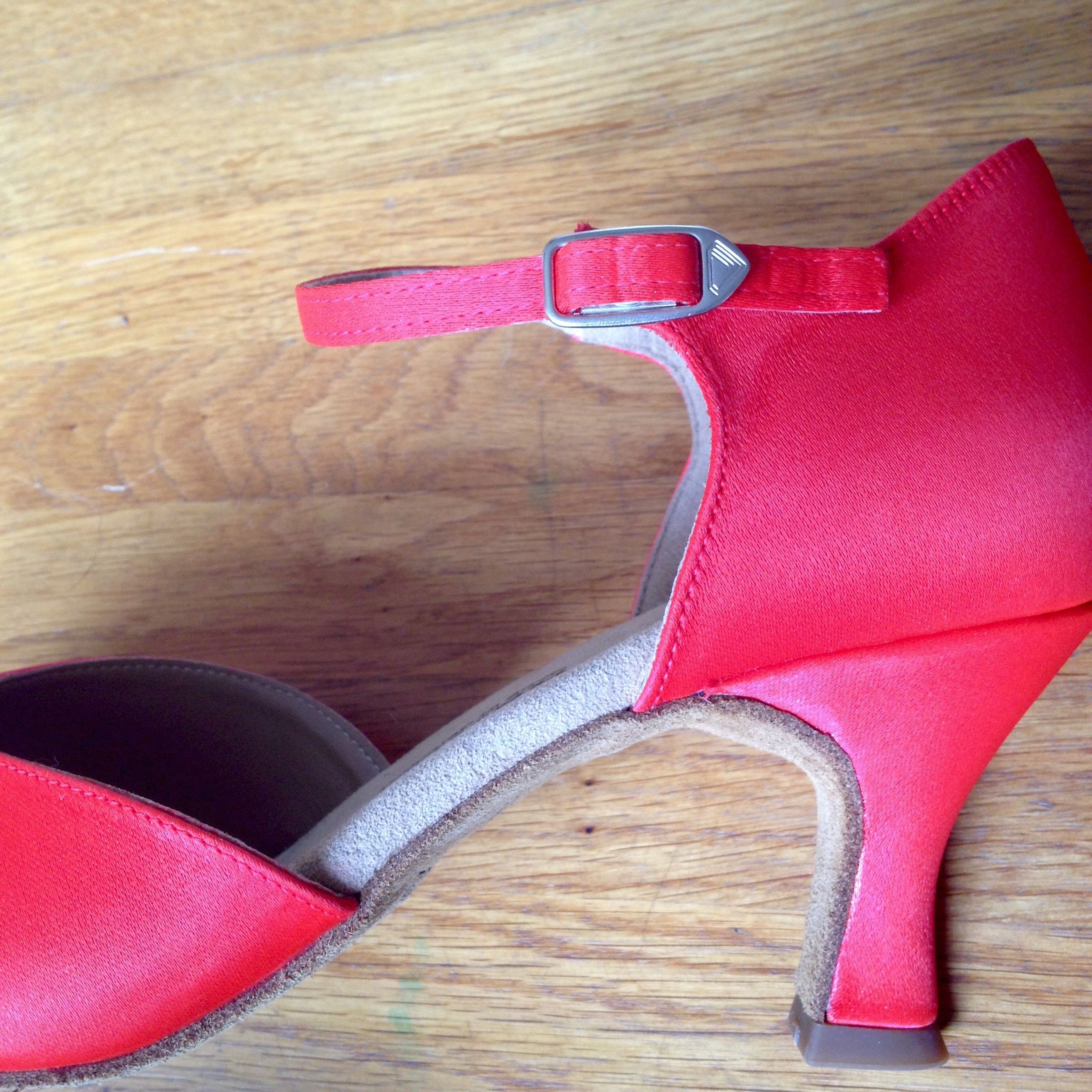 Paint Satin (Bridal) Shoes in Any Color You Want! : 4 Steps (with ...