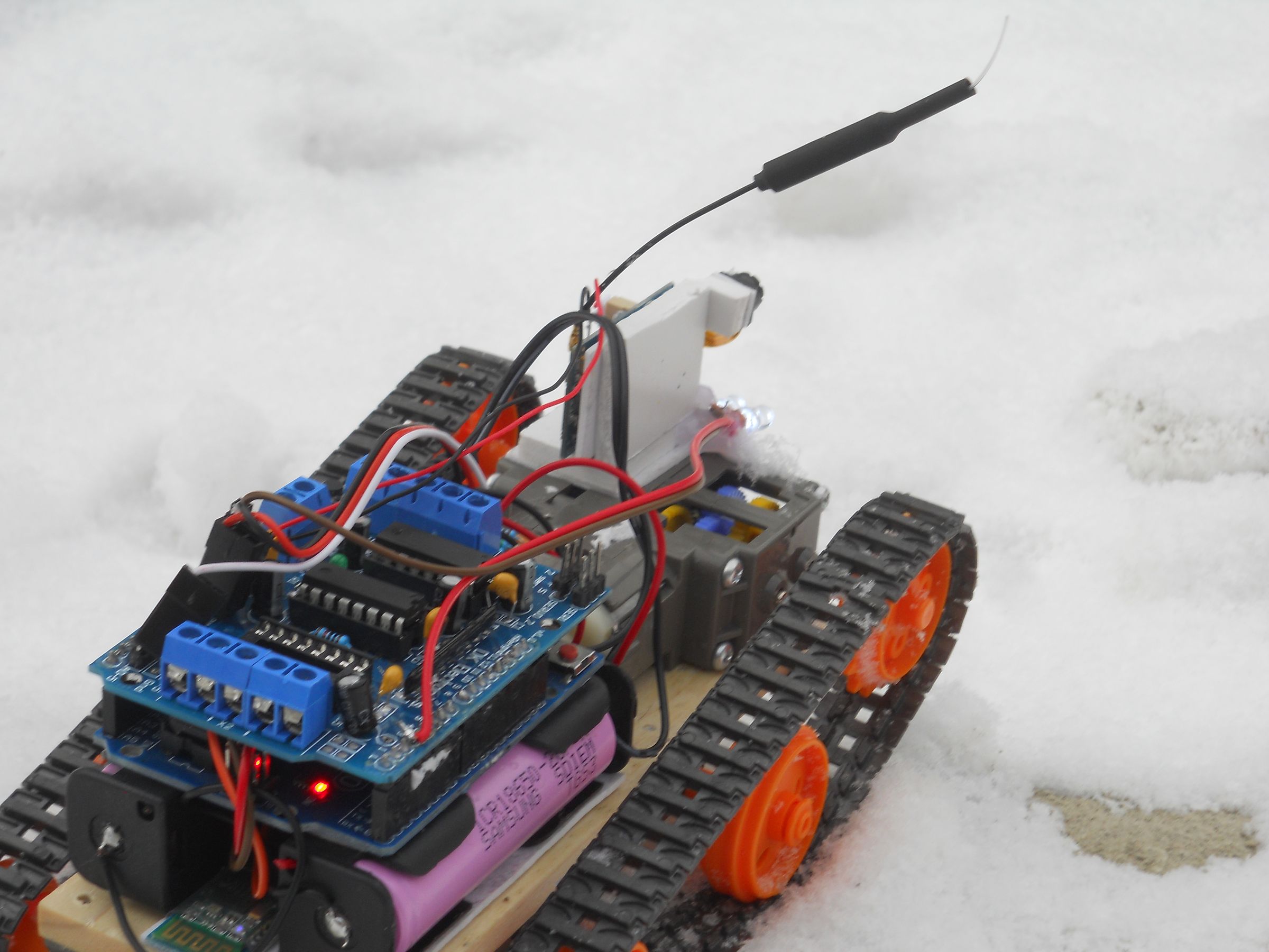 FPV Virtual Reality Arduino Controlled Tracked Robot : 17 Steps (with ...