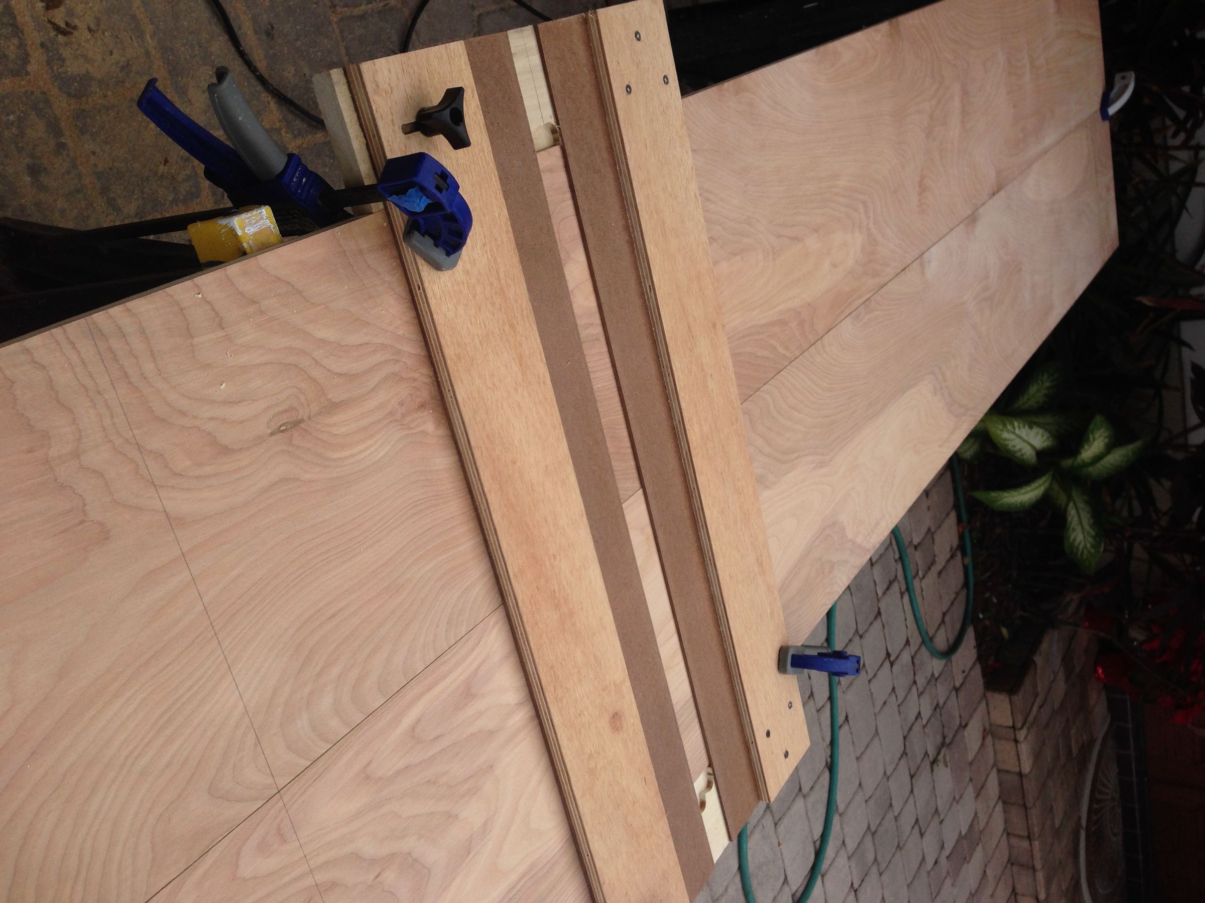 Adjustable Dado Jig From Scrap Wood : 4 Steps (with Pictures ...