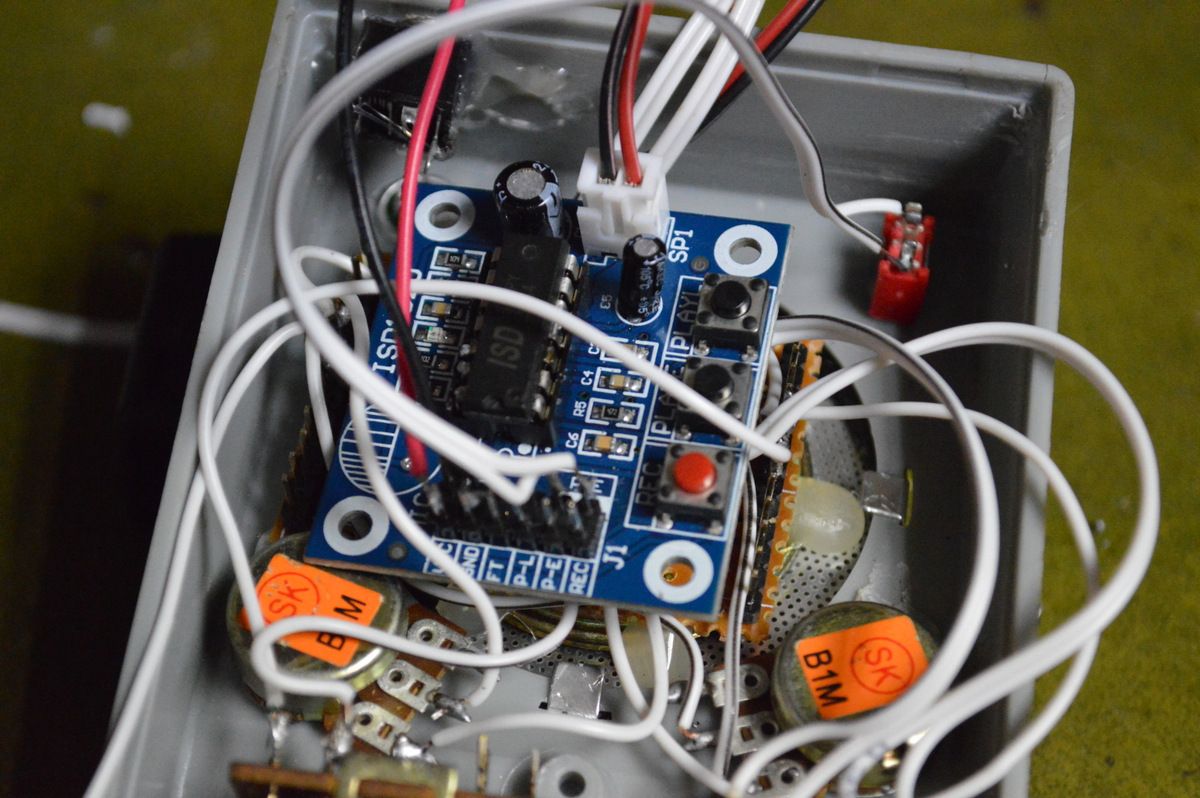 Sound Bending Machine - Intro to Circuit Bending : 9 Steps (with Pictures) - Instructables