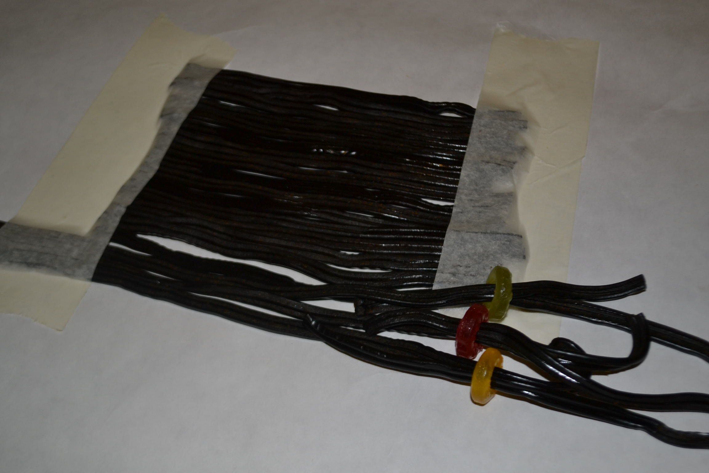 ♥WOVEN EATABLE LICORICE STRINGS BRA♥ : 11 Steps (with Pictures ...