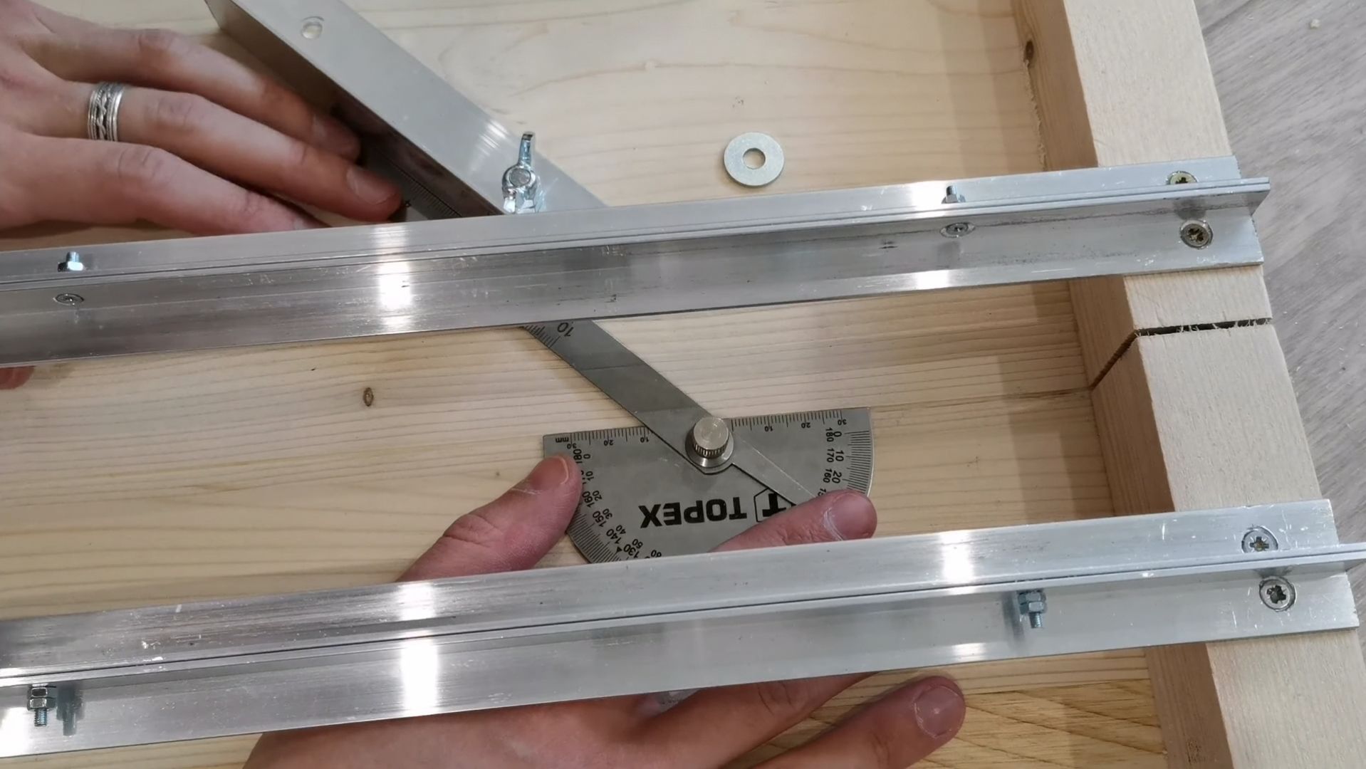 How to Make Very Simple a Circular Saw Crosscut Jig and Router Guide 2 ...