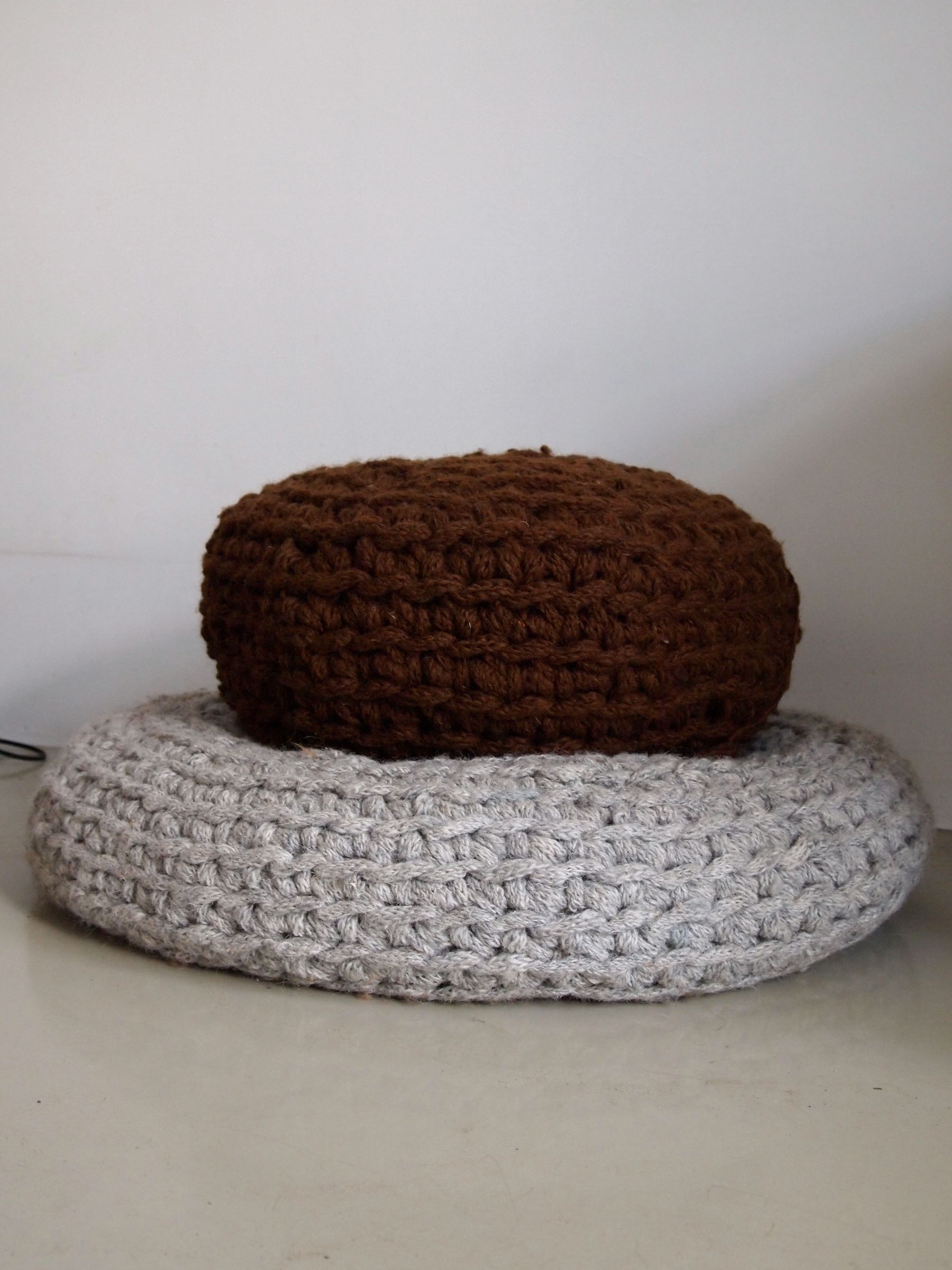 Make a Mega-crochet Pouf : 4 Steps (with Pictures) - Instructables