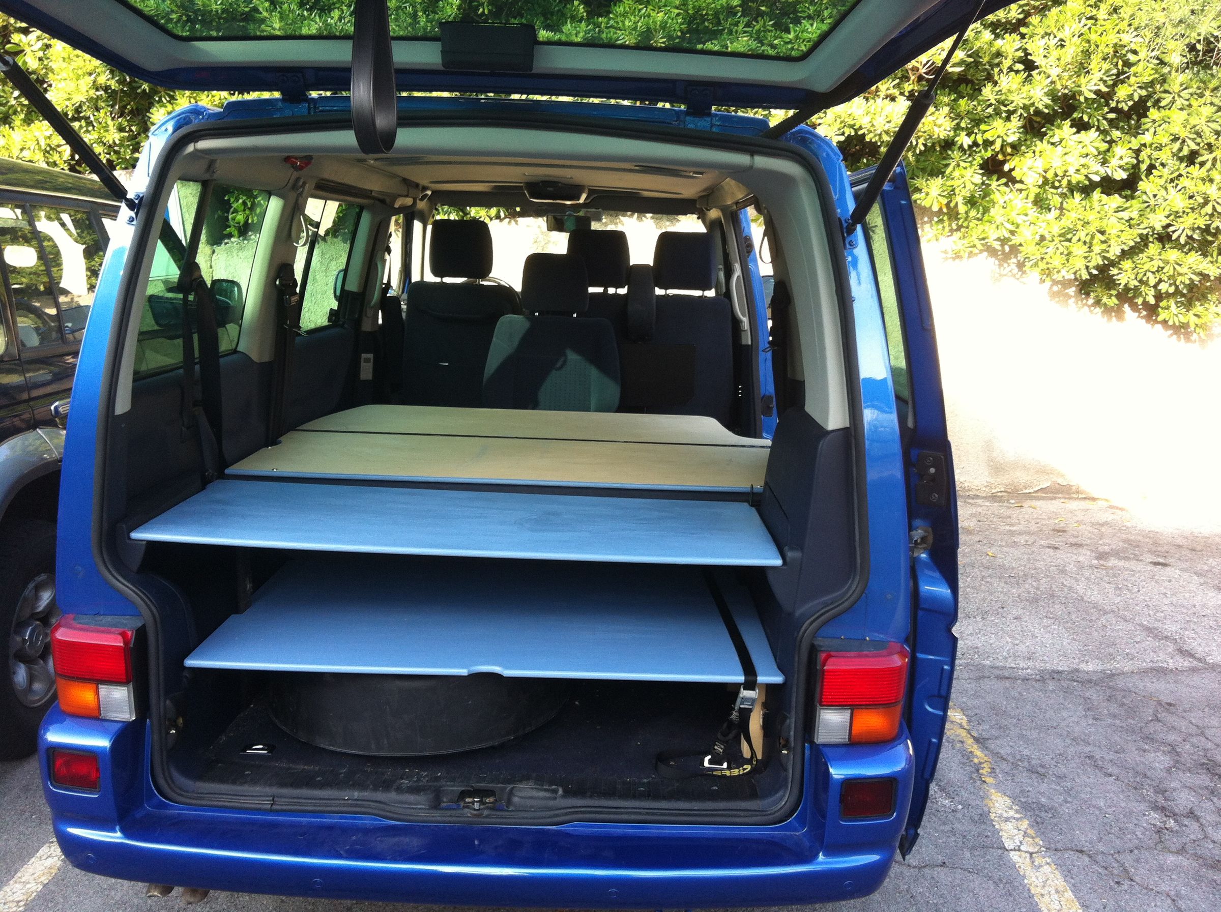 Simple Conversion of VW T4 Caravelle 9 Seats in a Campervan : 8 Steps ...