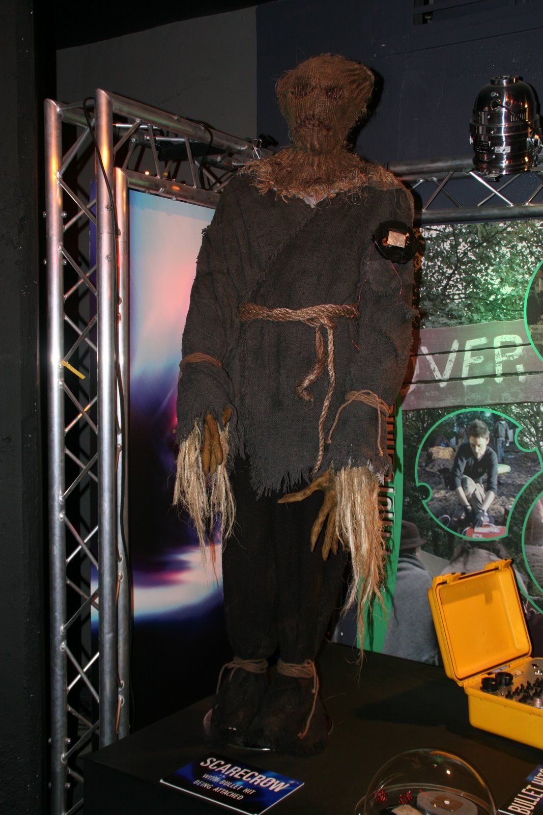 How to Make a Doctor Who Scarecrow : 11 Steps - Instructables