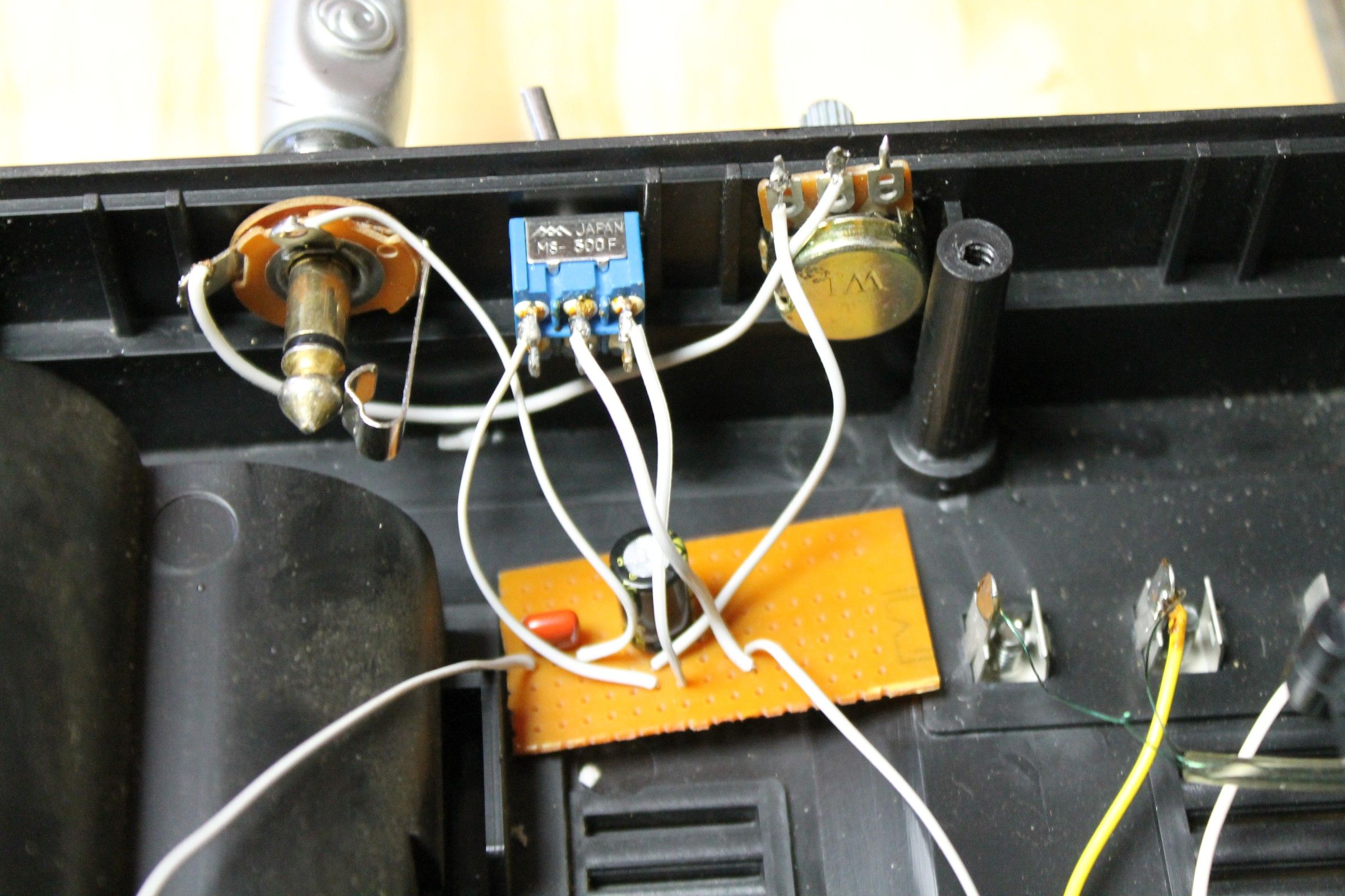 Hack Any Radio Into a Guitar Amp V2 : 9 Steps (with Pictures ...