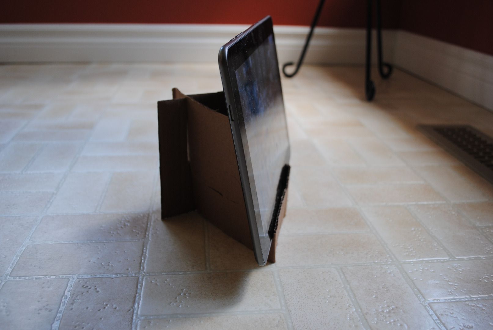Cardboard Tablet/Phone Stand : 7 Steps - Instructables