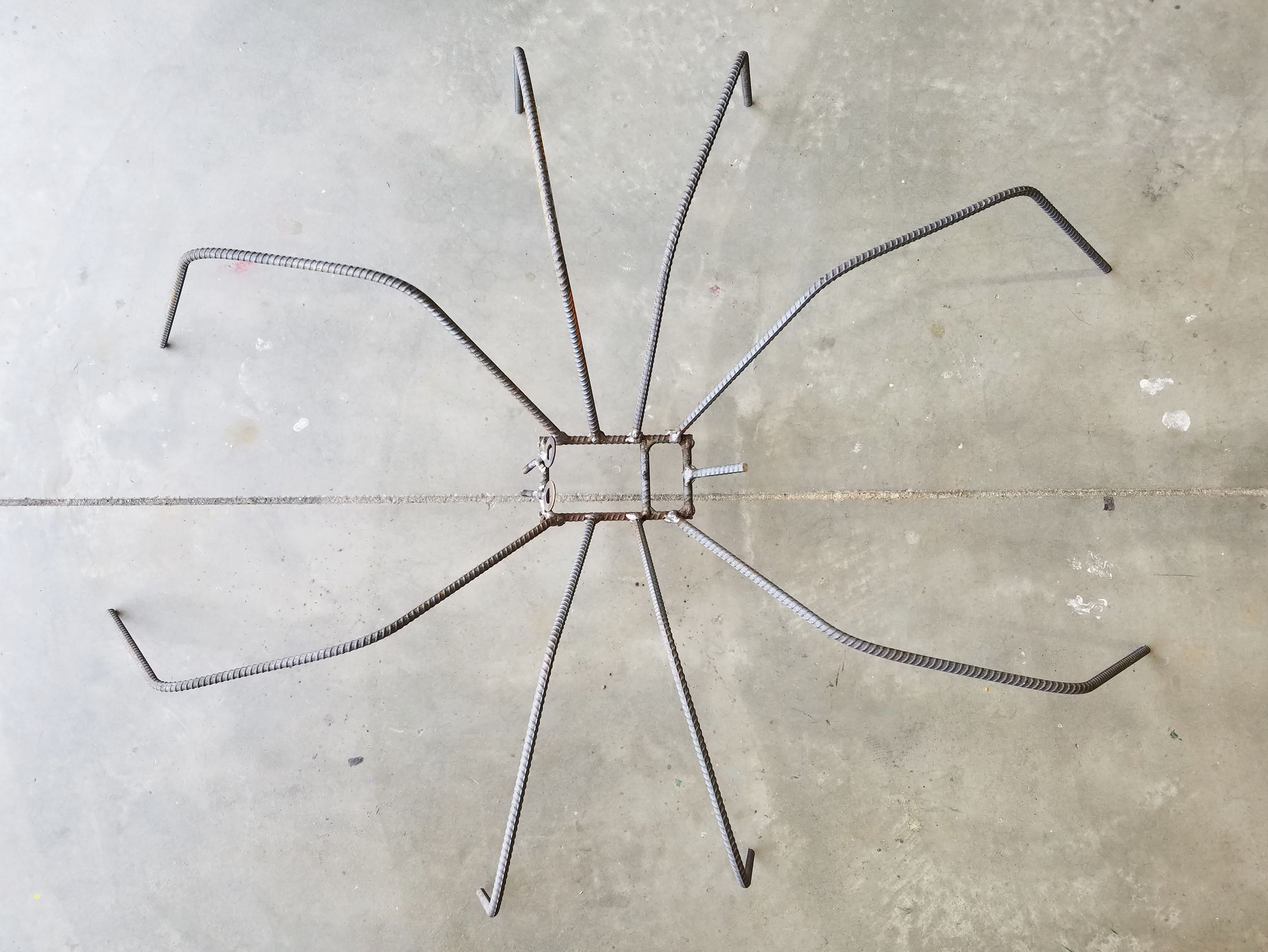 How to Make Giant Halloween Spiders : 23 Steps (with Pictures ...
