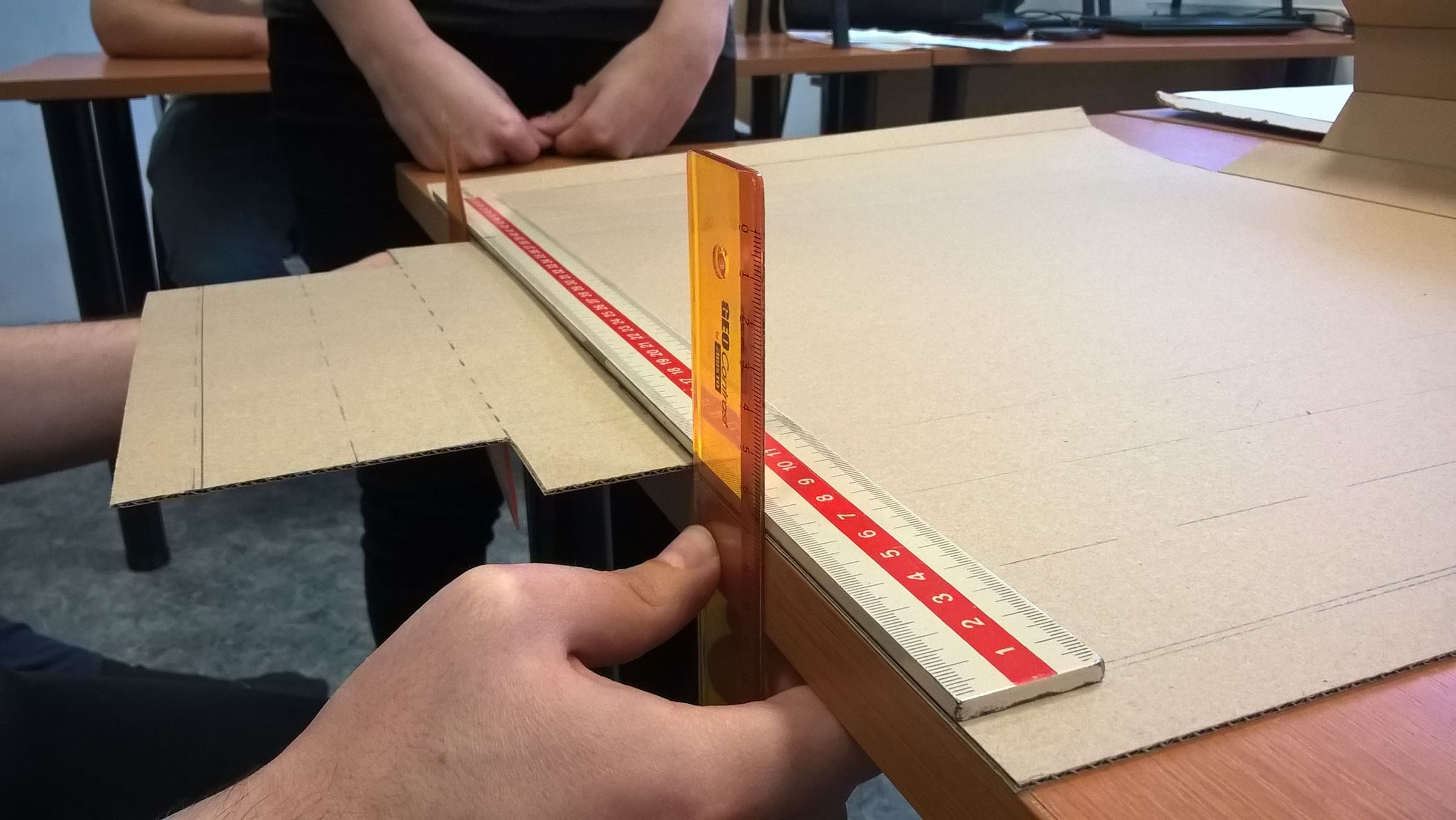 Cardboard Laptop Desk : 9 Steps (with Pictures) - Instructables