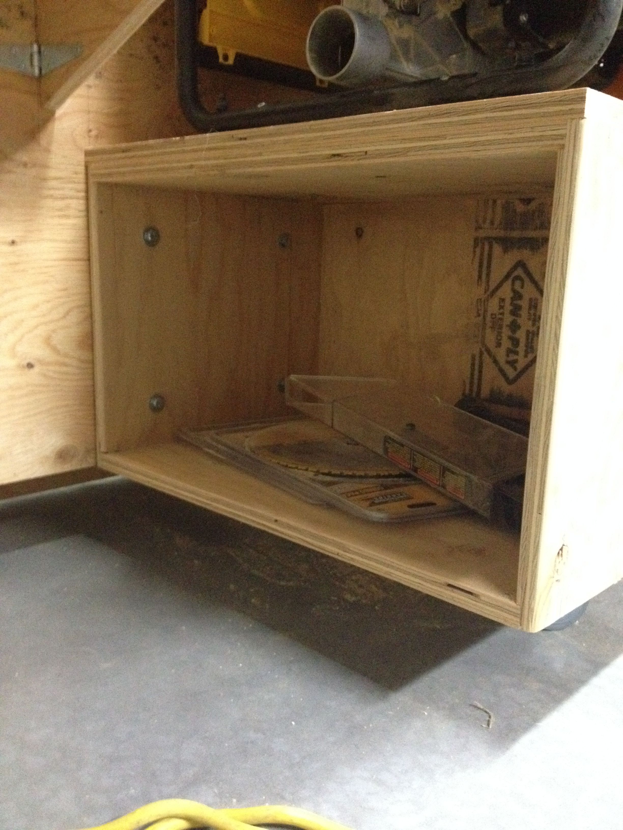 Tablesaw Outfeed Support Workstation With Aux Fence & Storage : 4 Steps ...