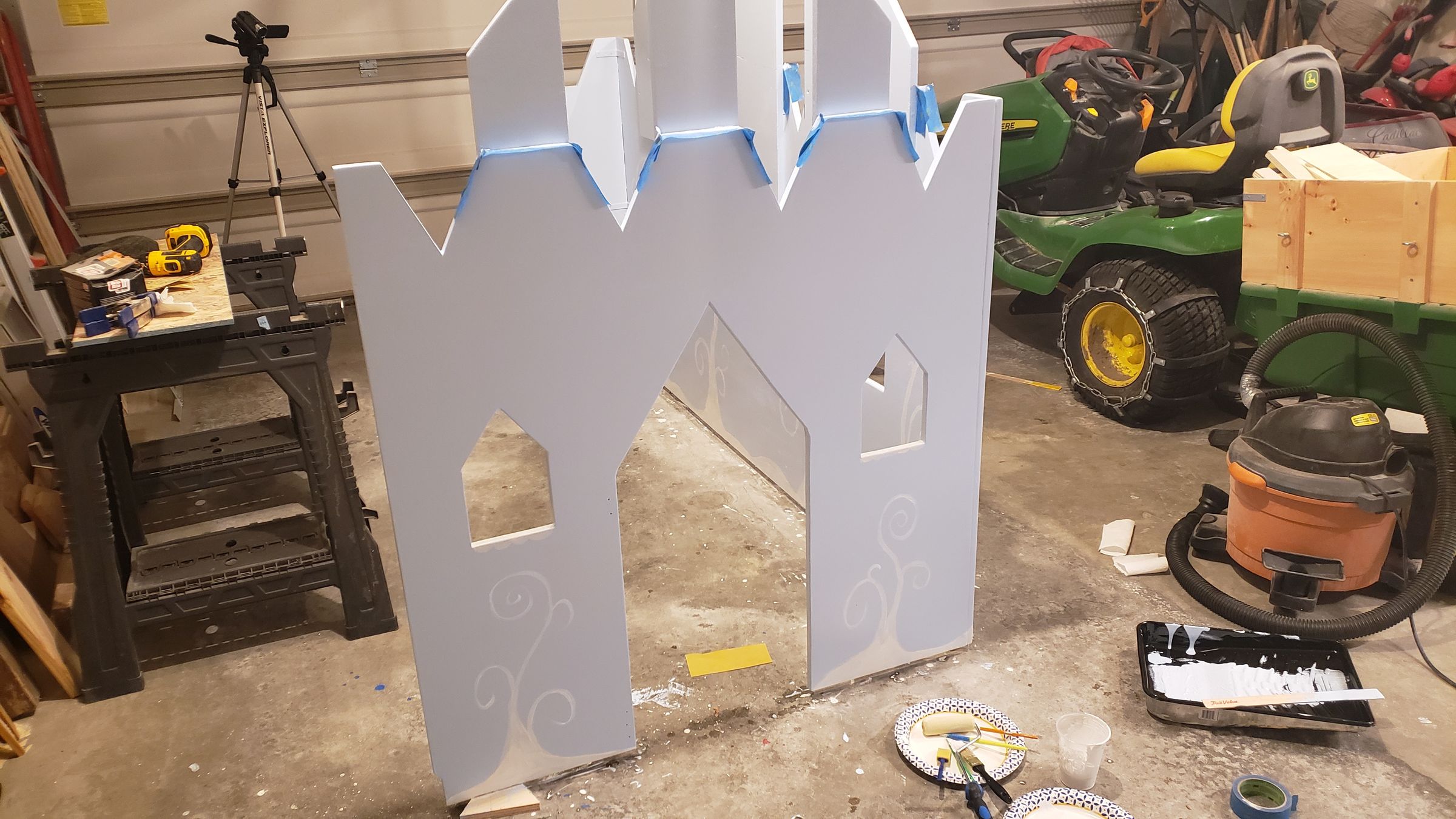 Under-the-Stairs Elsa Ice Castle : 13 Steps (with Pictures) - Instructables