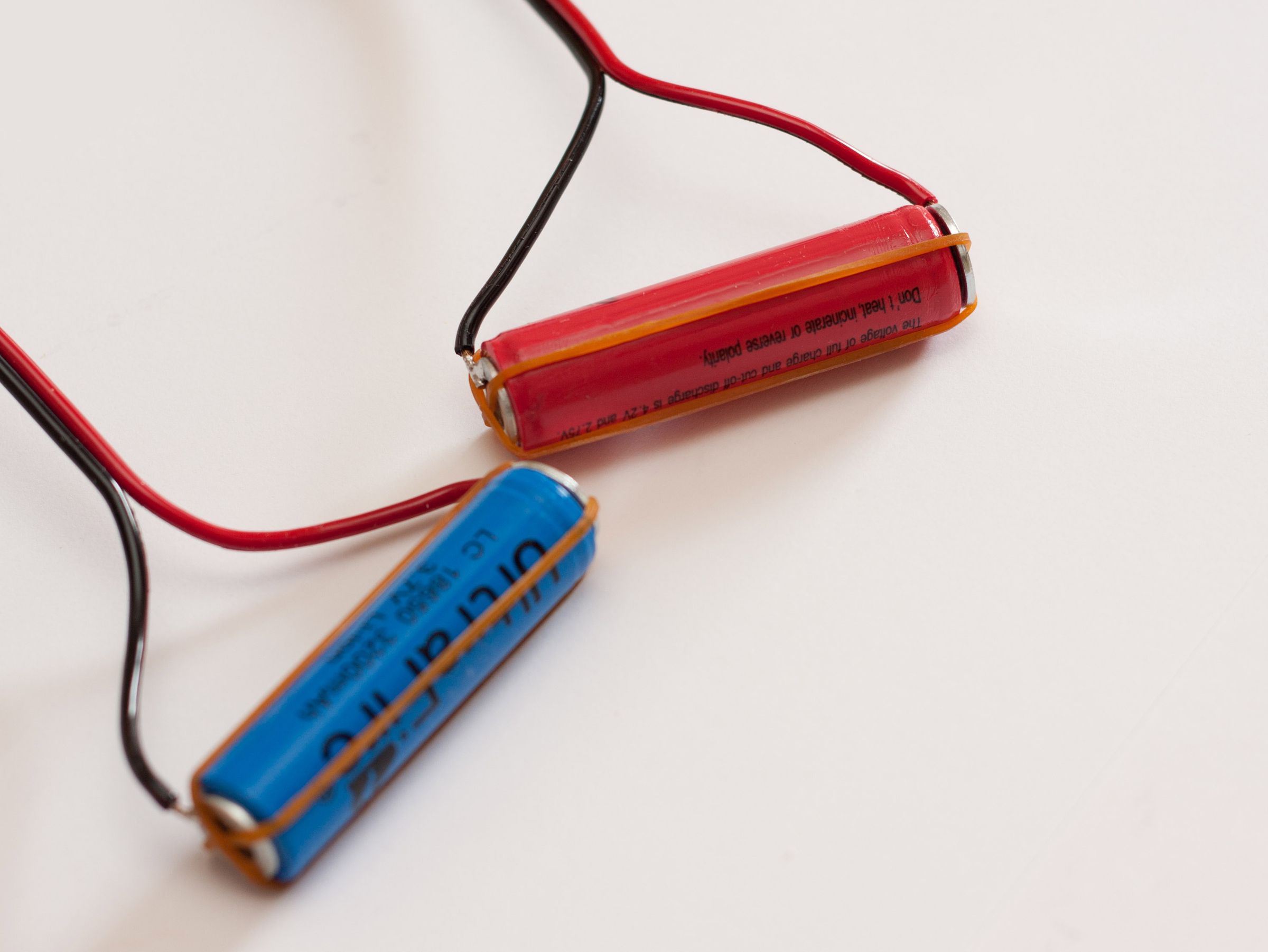 Simple, Cheap, Cool, Waterproof and Gummy Diy Battery Holder : 8 Steps ...