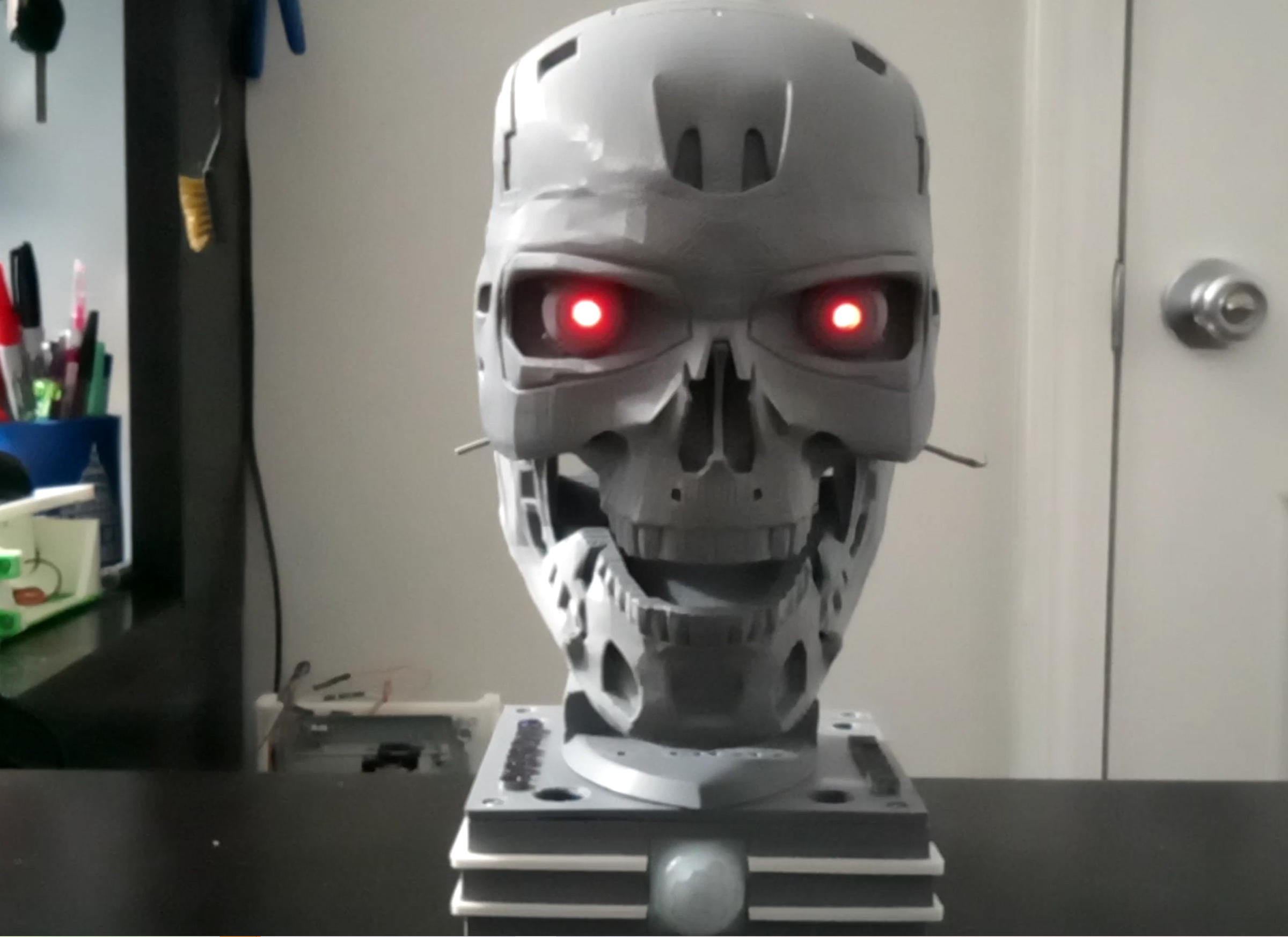 The Glowing Eyes Terminator T-800 Exoskull From Thingiverse : 7 Steps ...